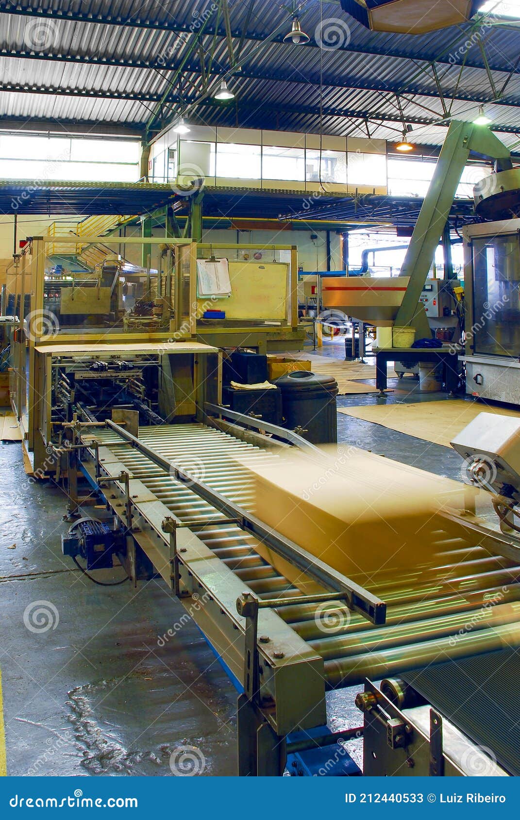 Box Packing Machine with Conveyor Stock Image - Image of distribution ...