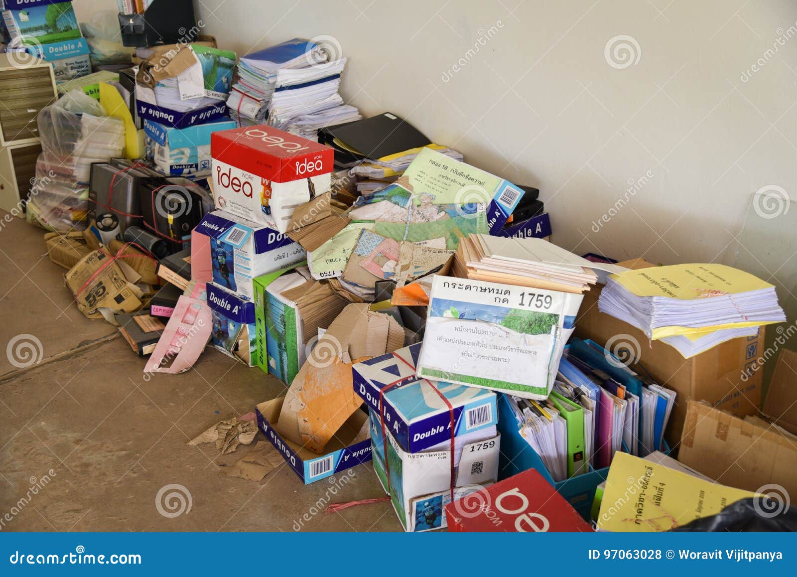 Box and paper scrap editorial stock photo. Image of junkyard - 97063028