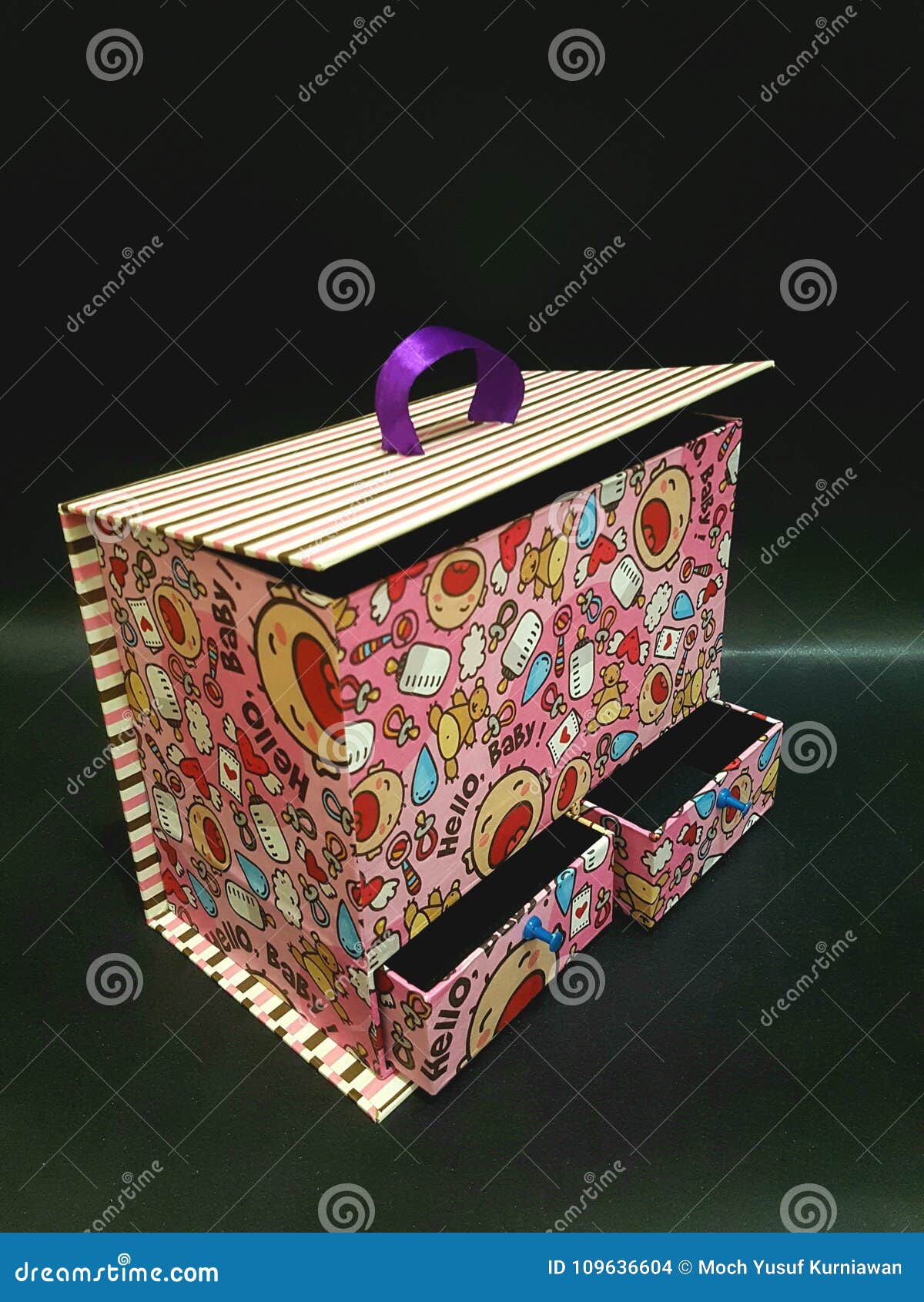 Box with Pattern Cute Ornament Stock Photo - Image of craft, ribbon ...
