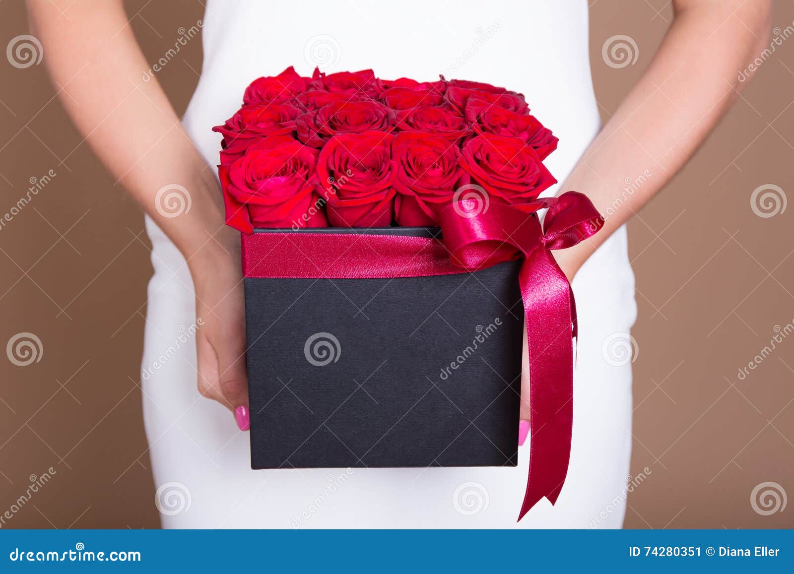 Box with Red Roses in Female Hands Stock Image - Image of flower, beige ...