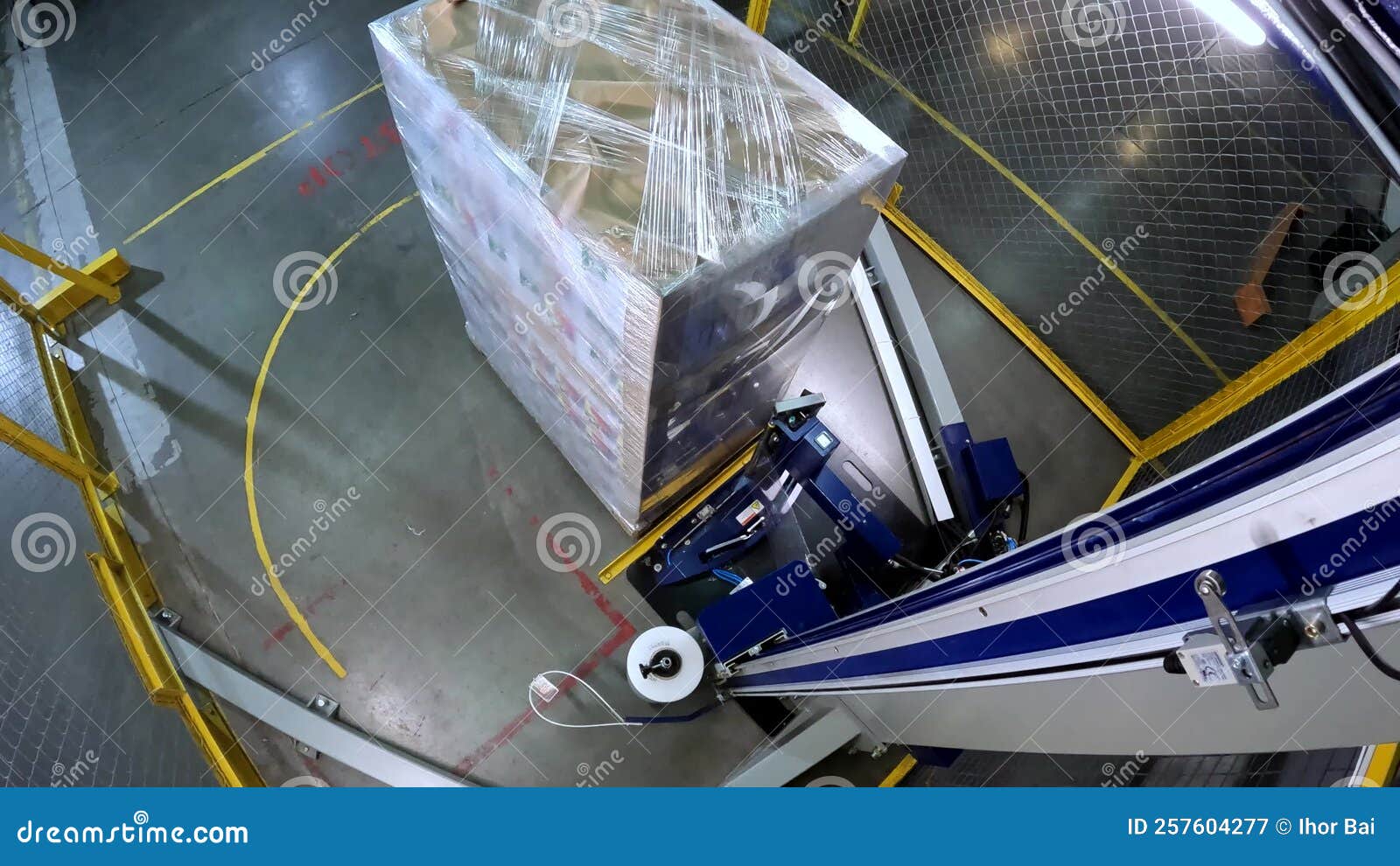 Box Stretch Wrapping Machine. Pallet Wrapping Machine. Packing Boxes in ...