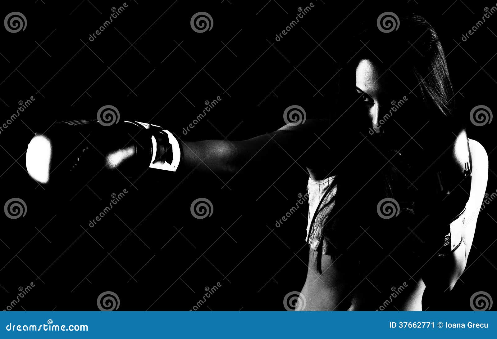 Boxe Convenable D'ombre De Femme Image stock - Image du toned, jeune ...