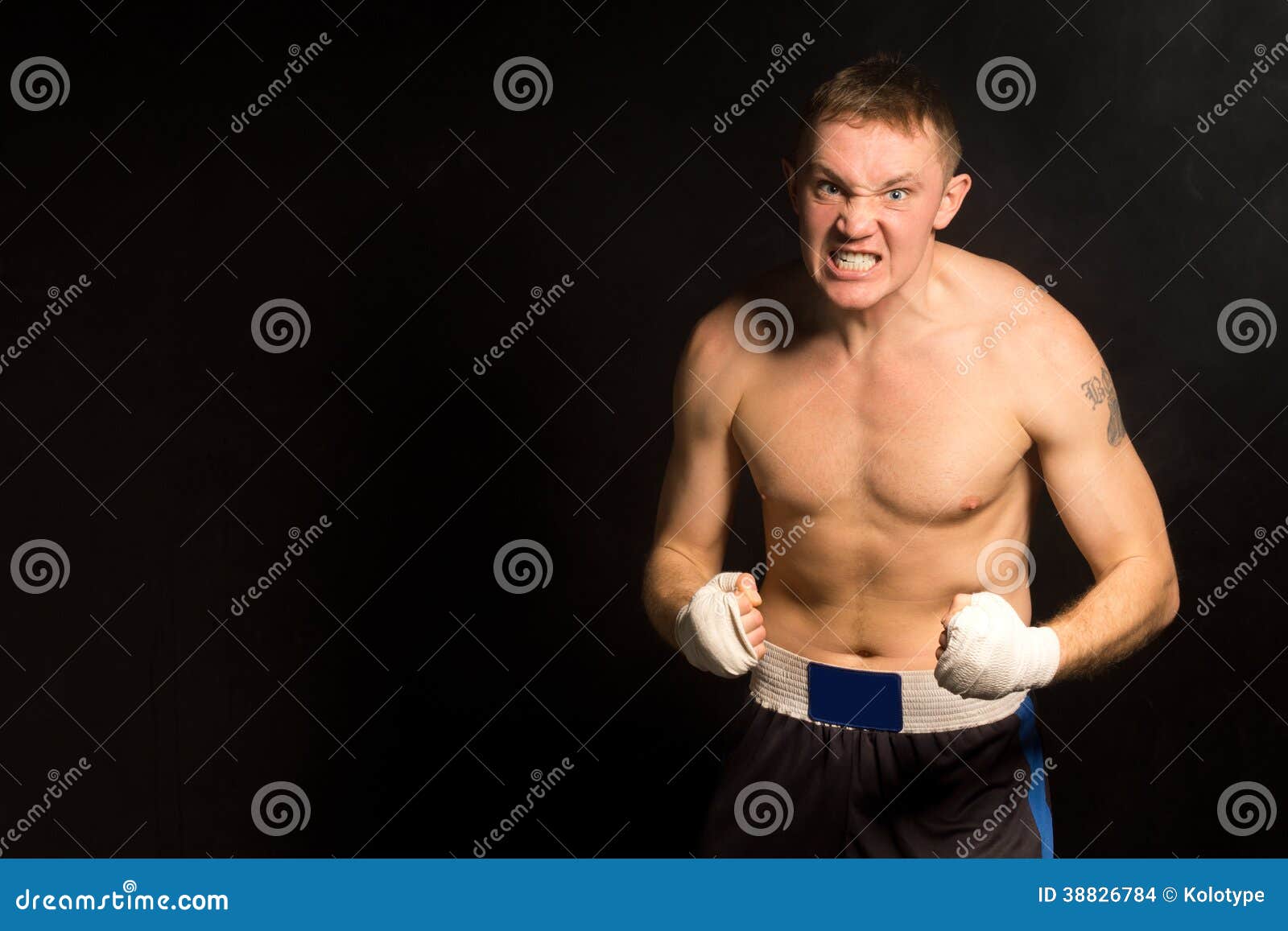 Boxeador Joven Resuelto Enojado Foto de archivo - Imagen de ajuste ...