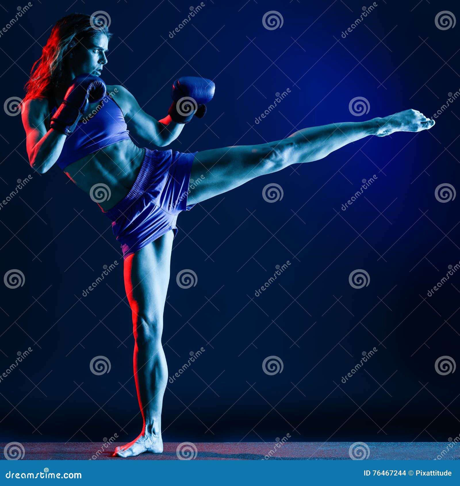Boxeo Del Boxeador De La Mujer Foto de archivo - Imagen de lucha ...