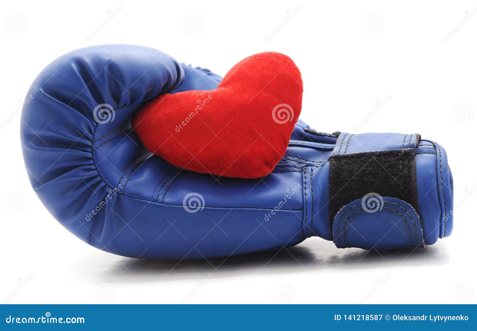 Boxing gloves and heart stock image. Image of gift, concepts - 141218587