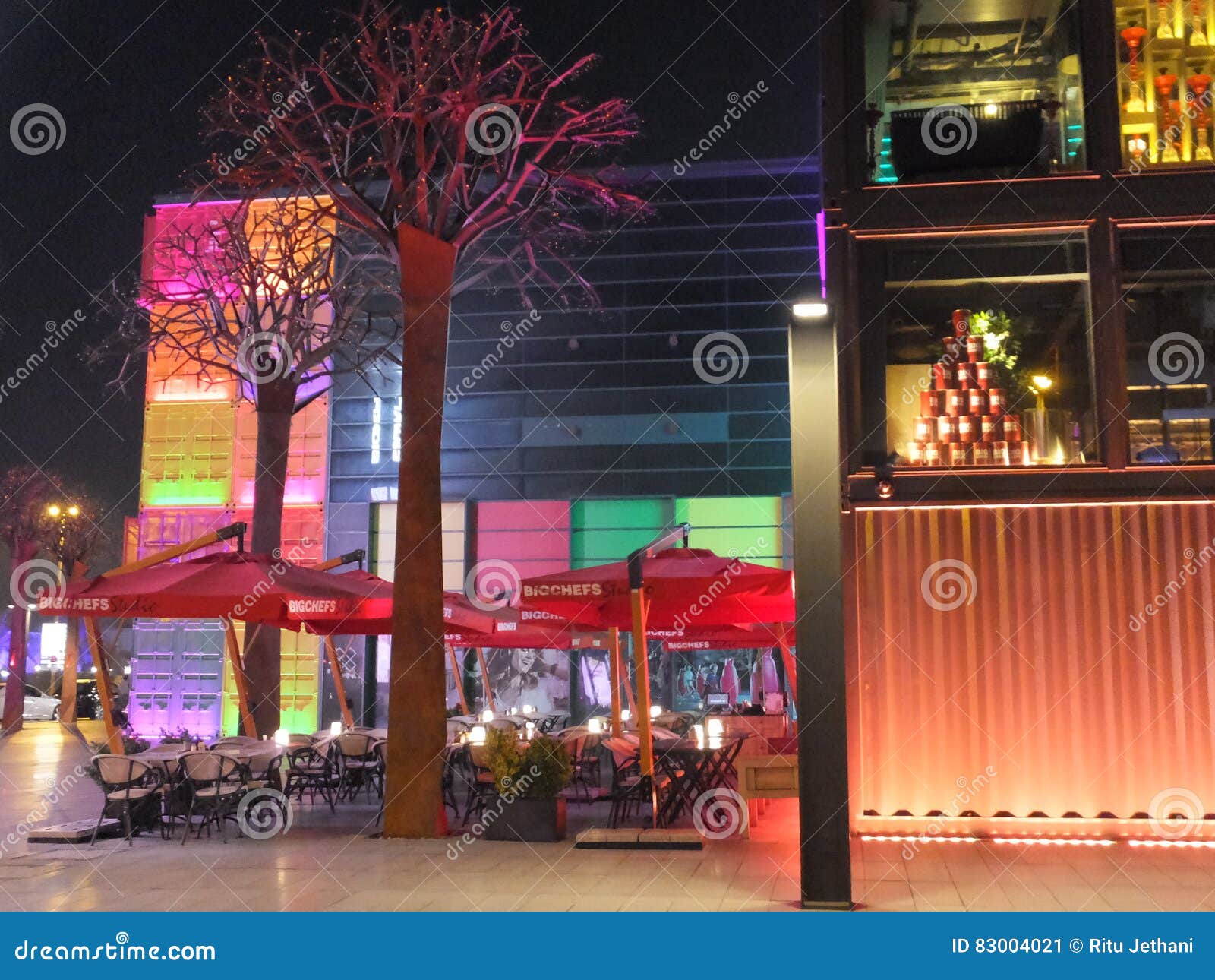 BoxPark in Dubai, UAE editorial photo. Image of building - 83004021