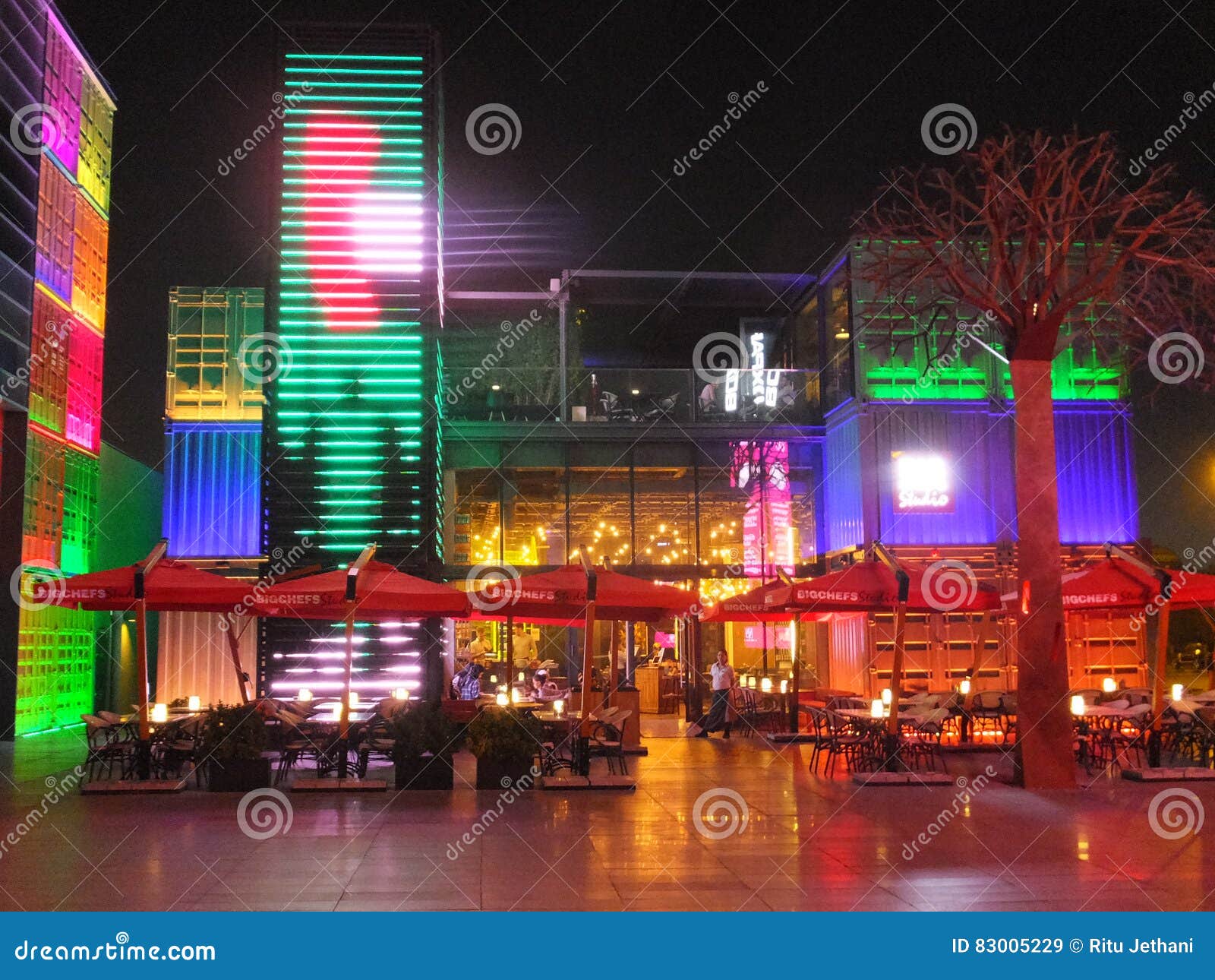 BoxPark in Dubai, UAE editorial stock image. Image of frog - 83005229