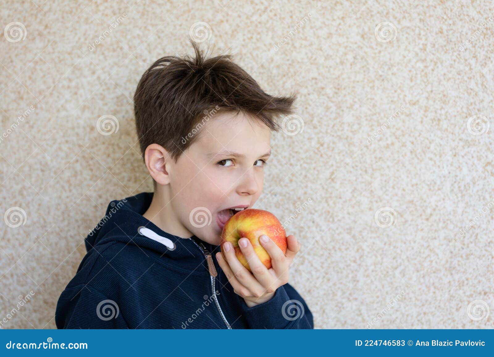 Boy with an apple stock image. Image of head, fruit - 224746583