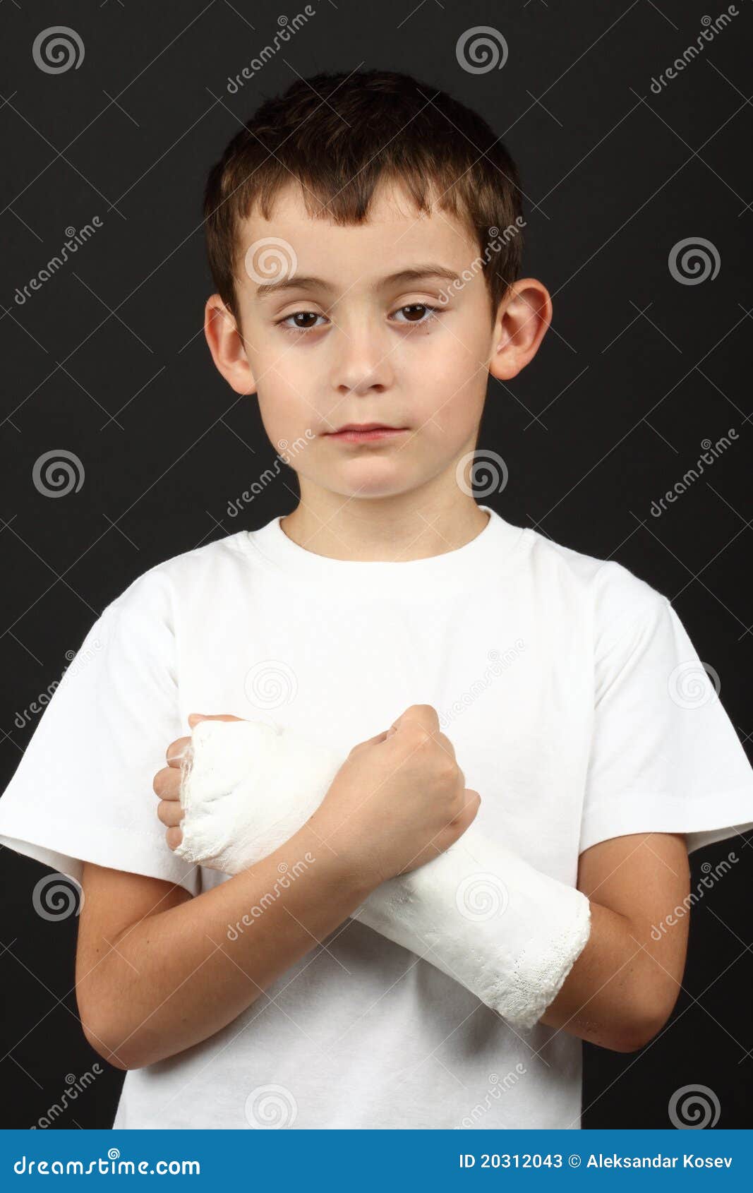 Boy with Broken Hand in Cast Stock Image - Image of physical, medical ...