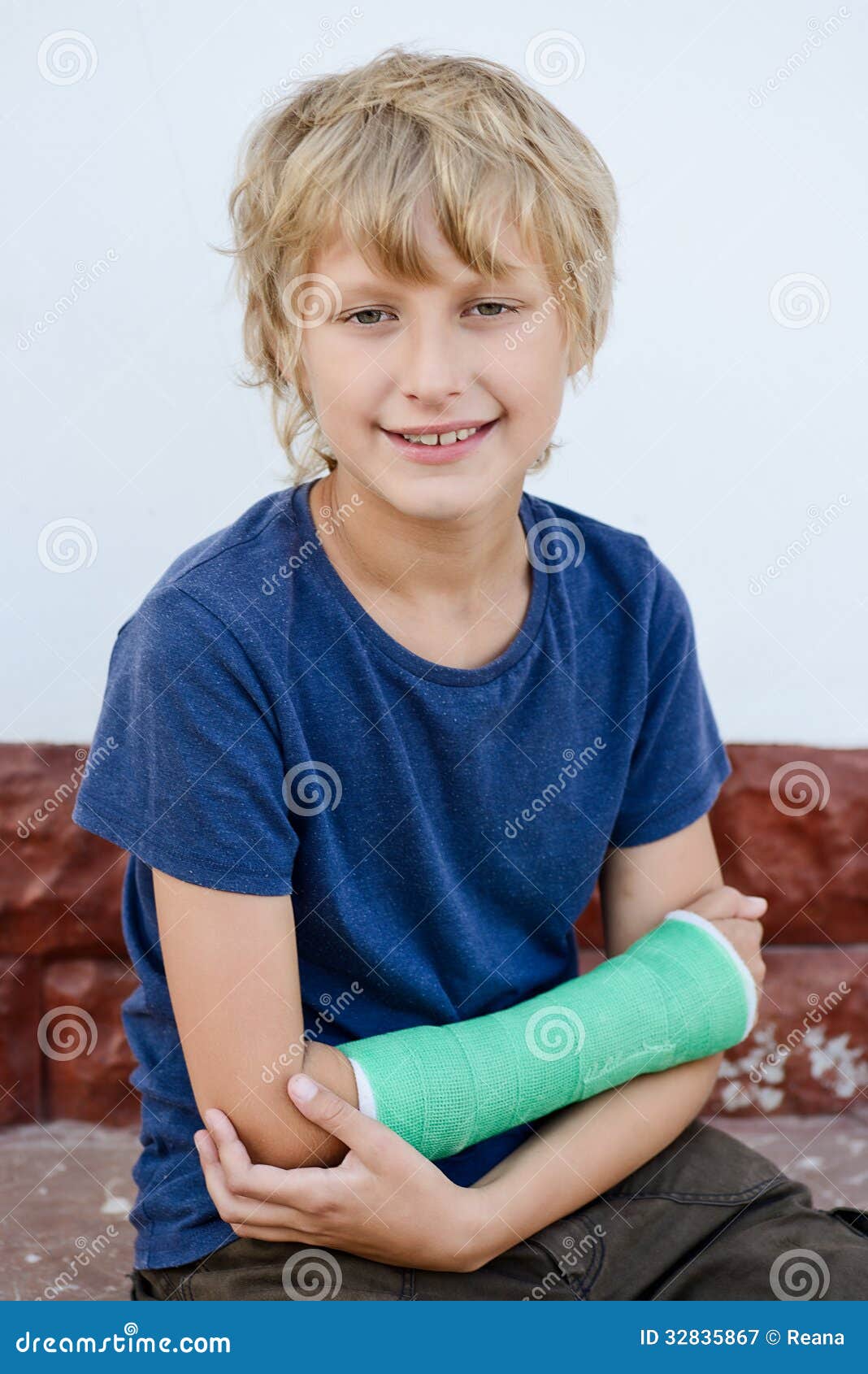 Boy with cast stock image. Image of cast, boyhood, looking - 32835867