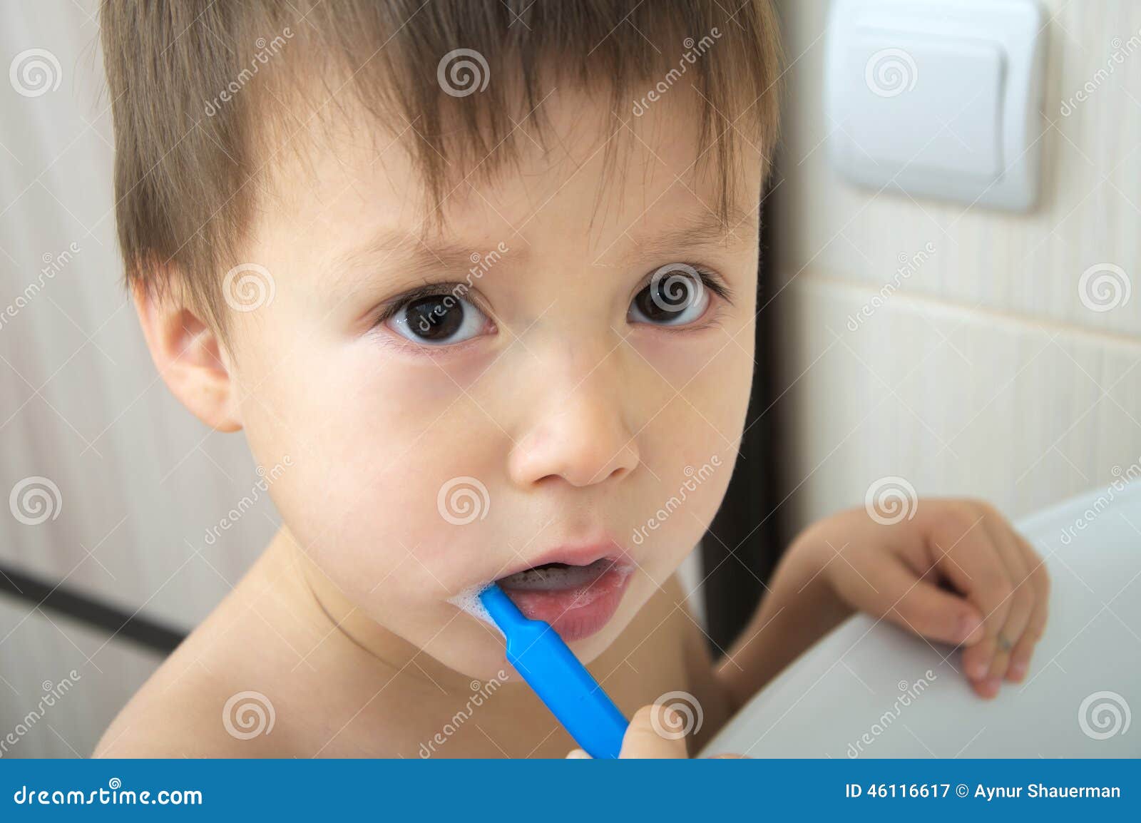 Boy cleaing his teeth stock image. Image of person, child - 46116617