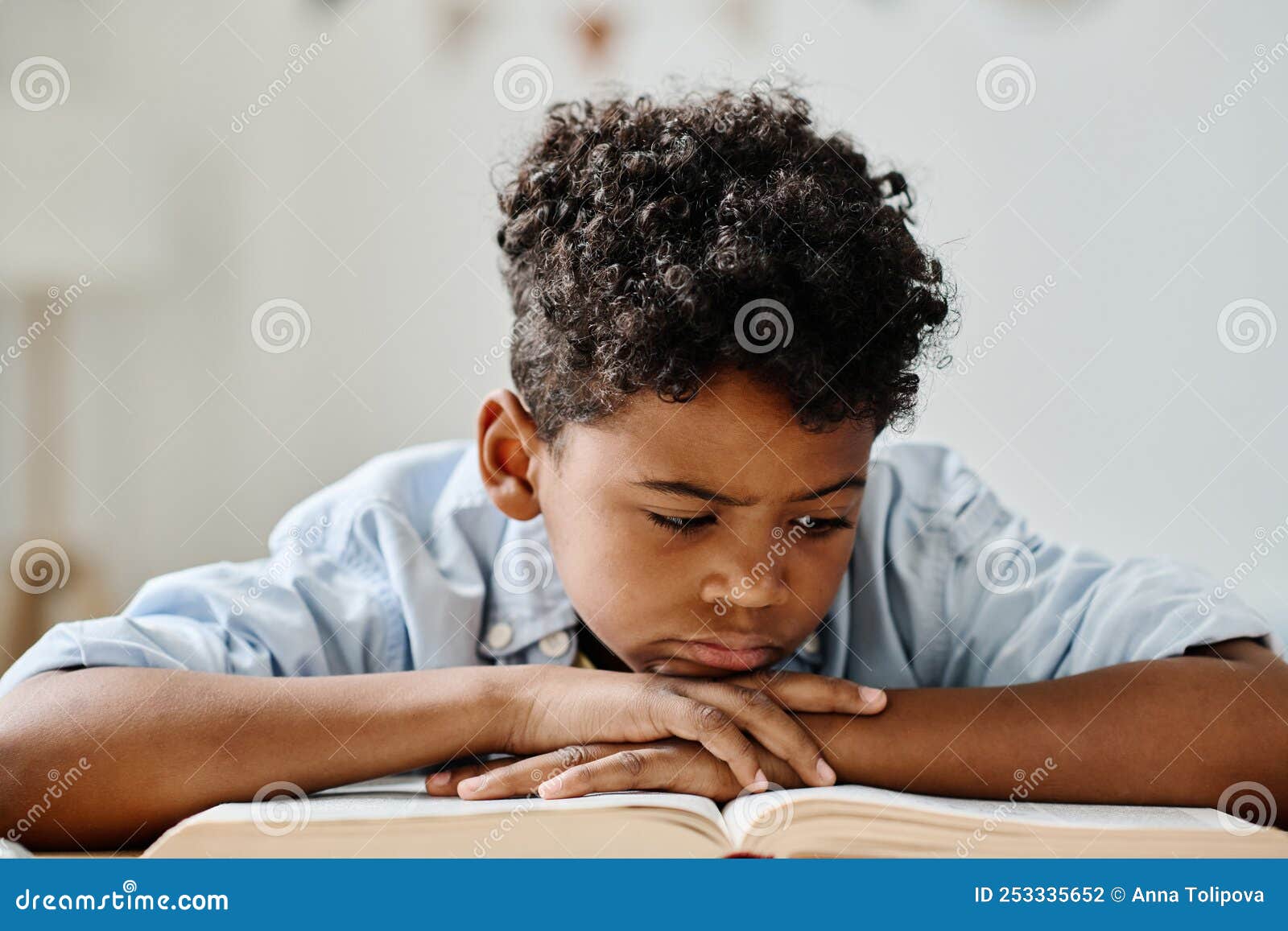 Boy Concentrating on Reading a Book Stock Photo - Image of table, pupil ...