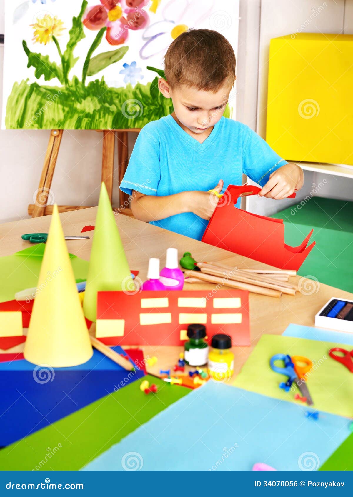 Boy Cut Paper in Preschool. Stock Photo - Image of easel, game: 34070056