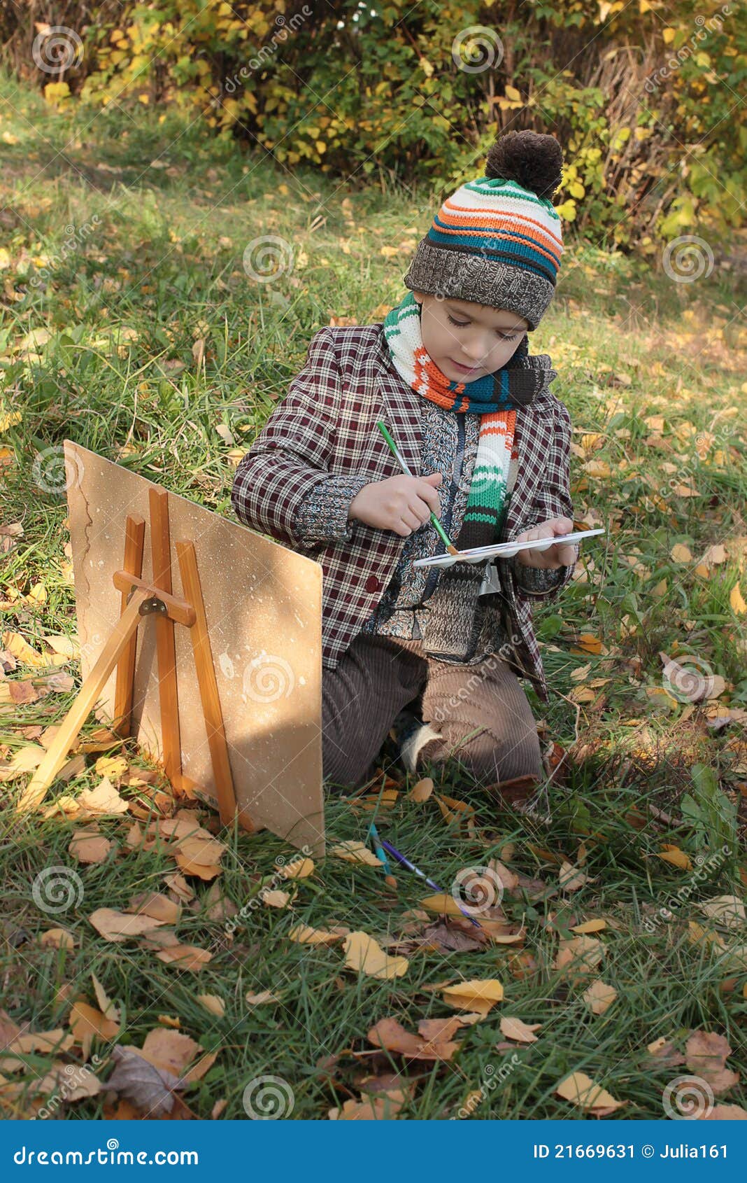Boy Drawing Outdoor in Autumn Stock Image - Image of paints, draw: 21669631
