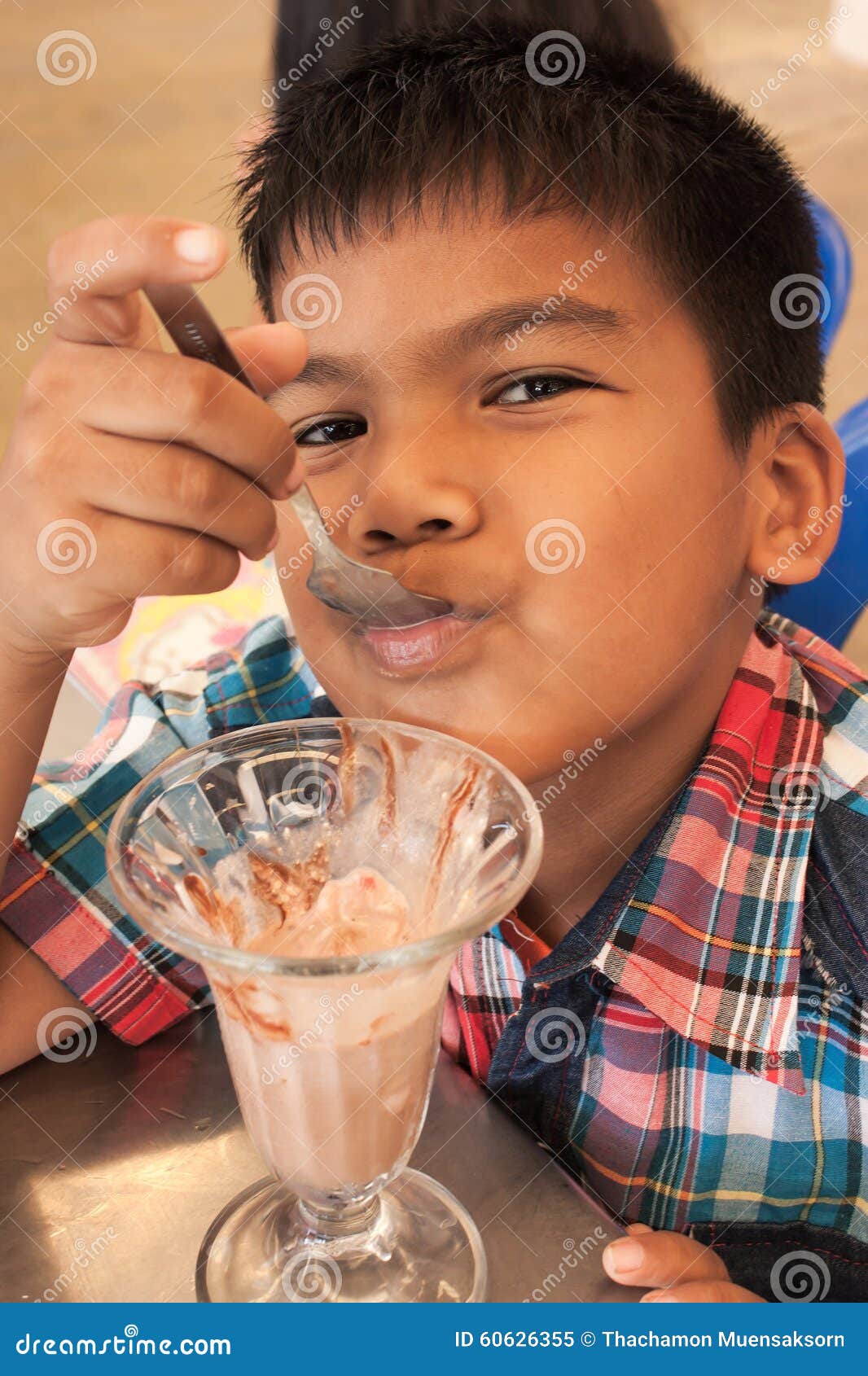 Boy dripping ice cream stock image. Image of colors, eating - 60626355