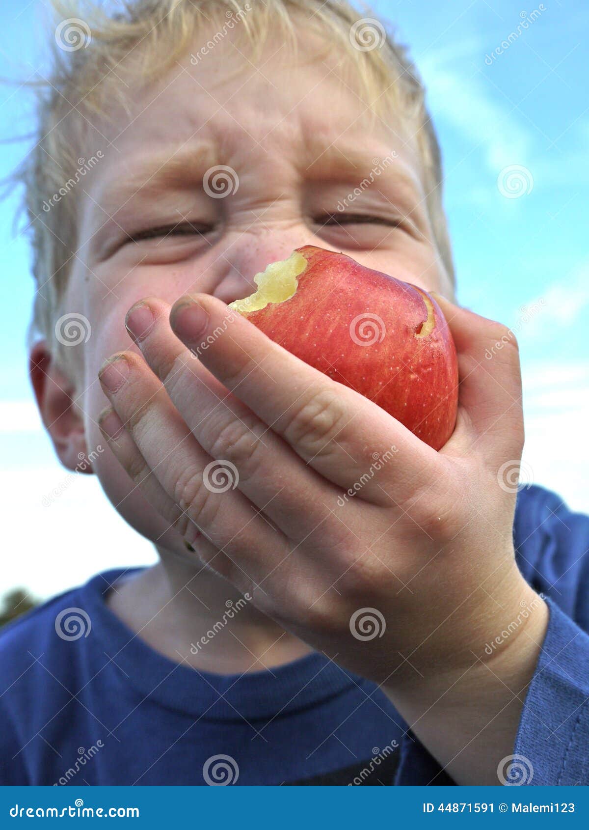 Boy eating apple stock image. Image of bleu, apple, hand - 44871591