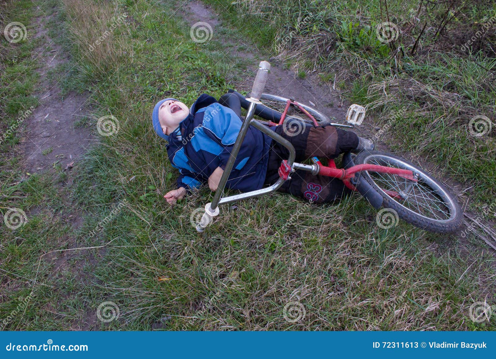 Boy fell from the bike stock image. Image of injury, education - 72311613