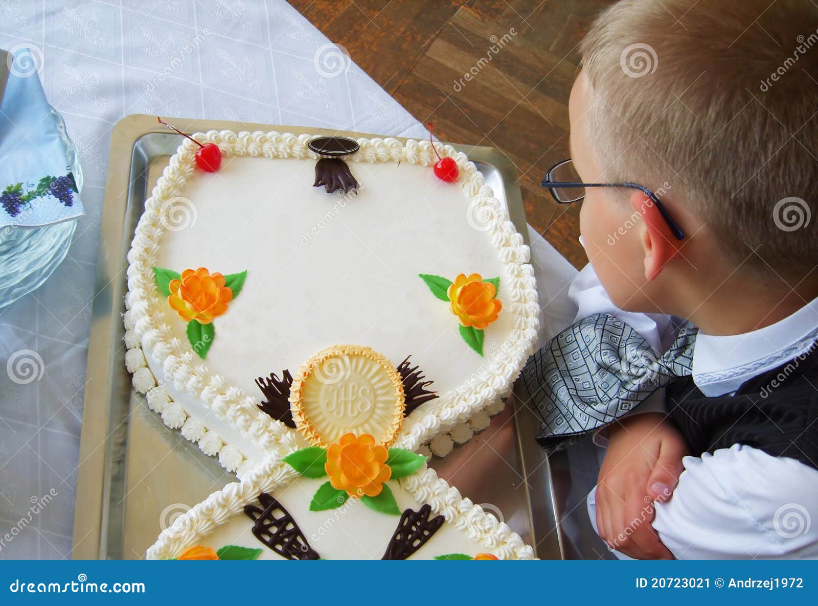 Boy looking at empty cake stock image. Image of flowers - 20723021