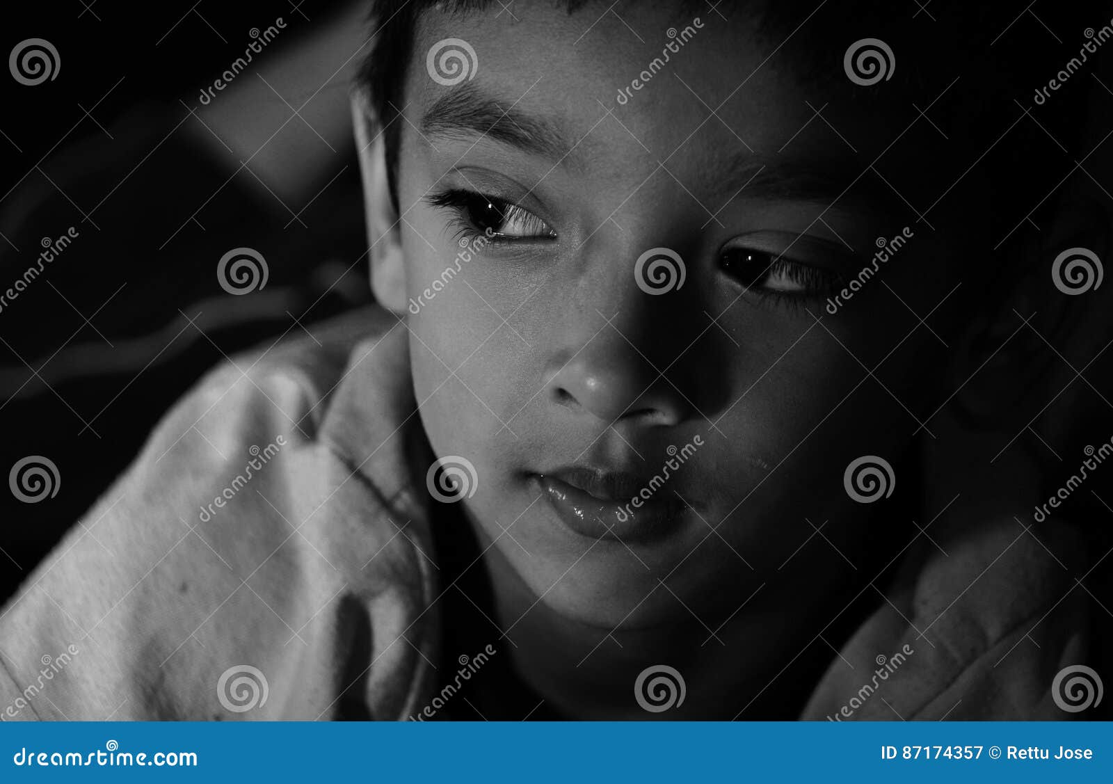 Boy looking to right side stock image. Image of lookin - 87174357