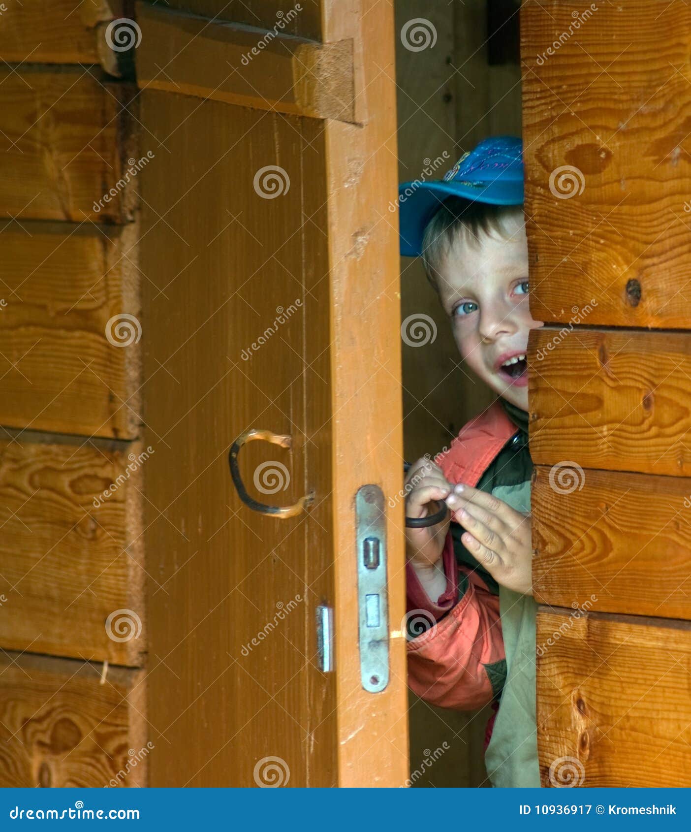 Boy in a wooden house. stock image. Image of smile, looks - 10936917