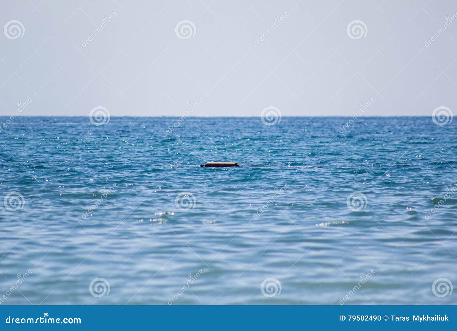 Boya en el mar foto de archivo. Imagen de flotador, onda - 79502490