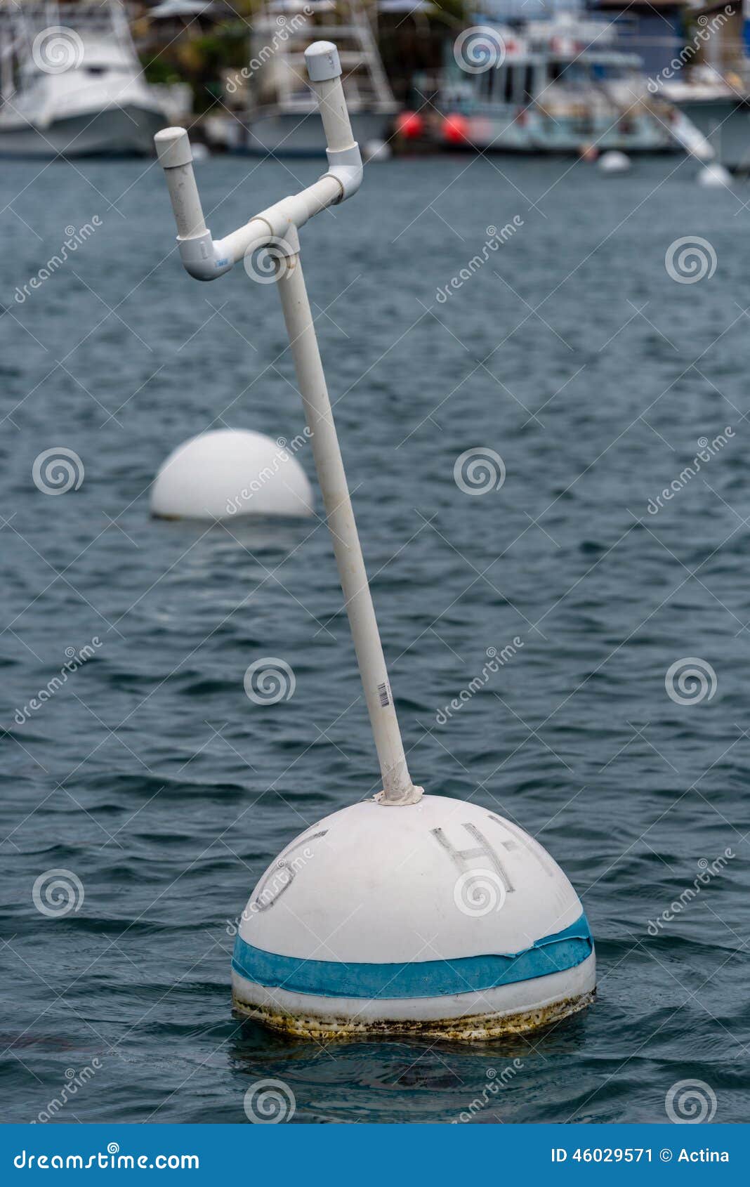 Boya en puerto imagen de archivo. Imagen de seguridad - 46029571