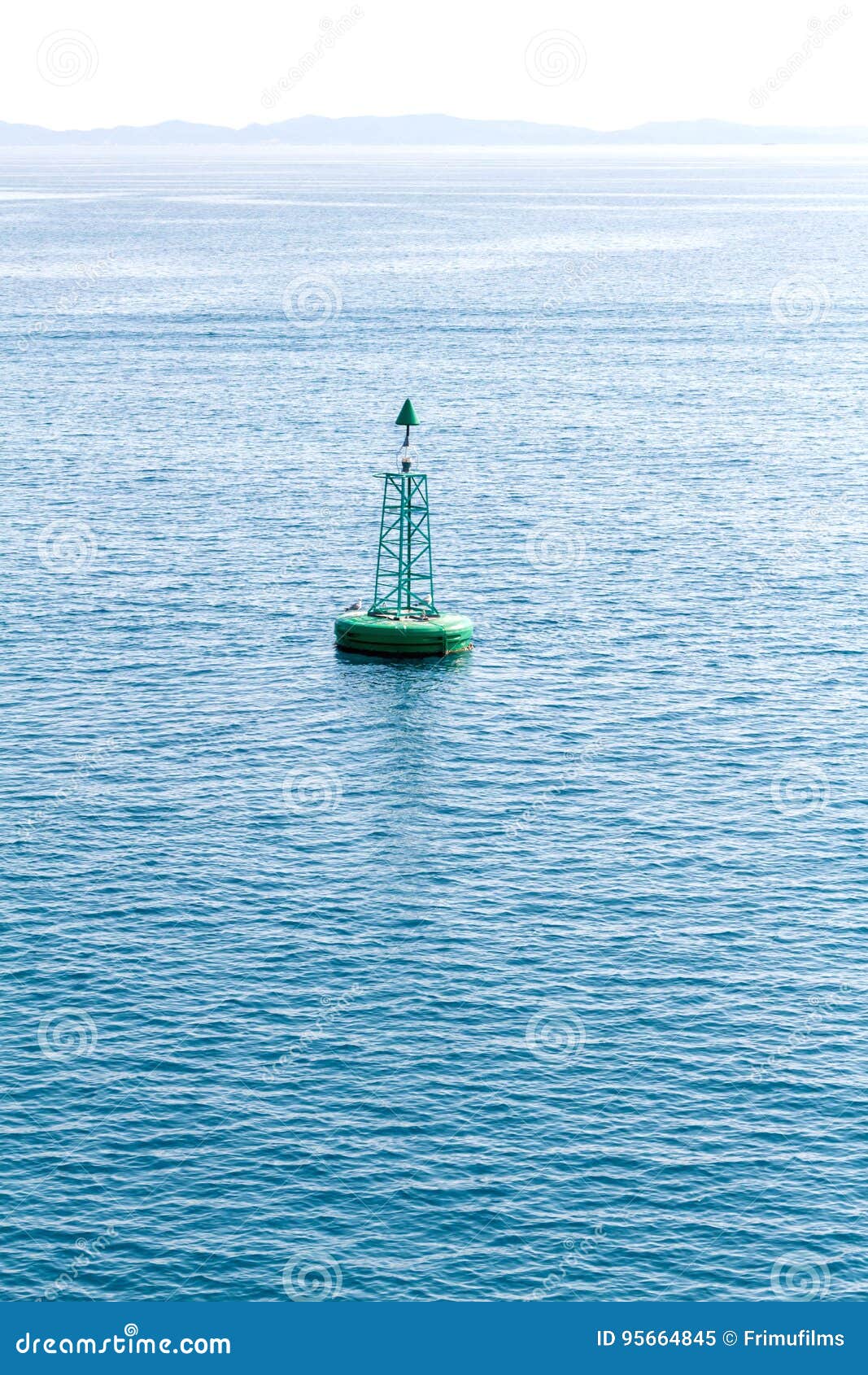 Boya Verde Que Flota En El Mar Imagen de archivo - Imagen de protector ...