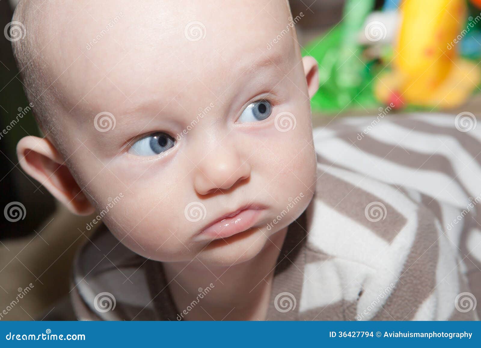 Boze Baby stock foto. Image of kaal, kaukasisch, wakker - 36427794