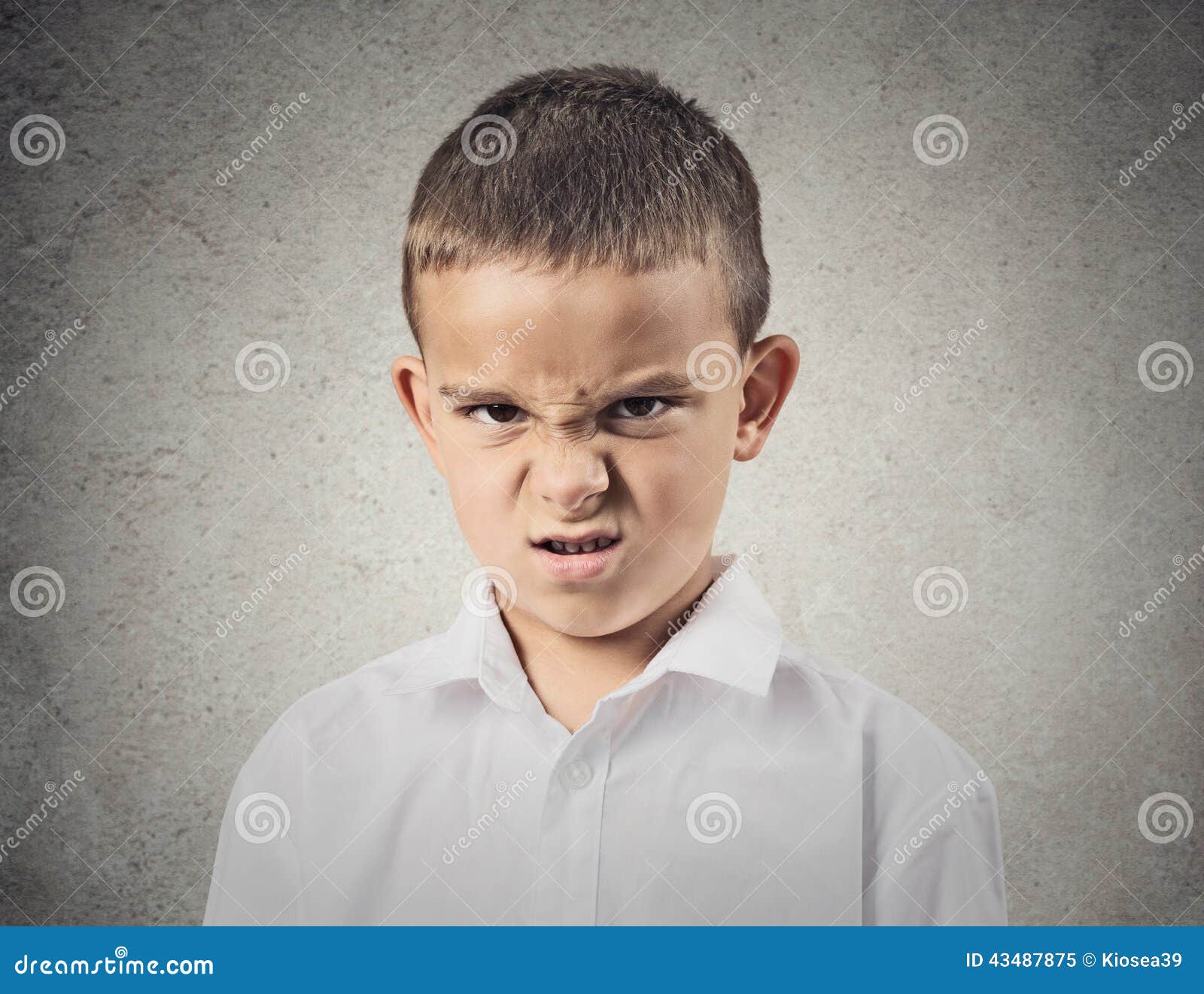 Boze Weerzinwekkende Jongen Stock Afbeelding - Image of weinig ...