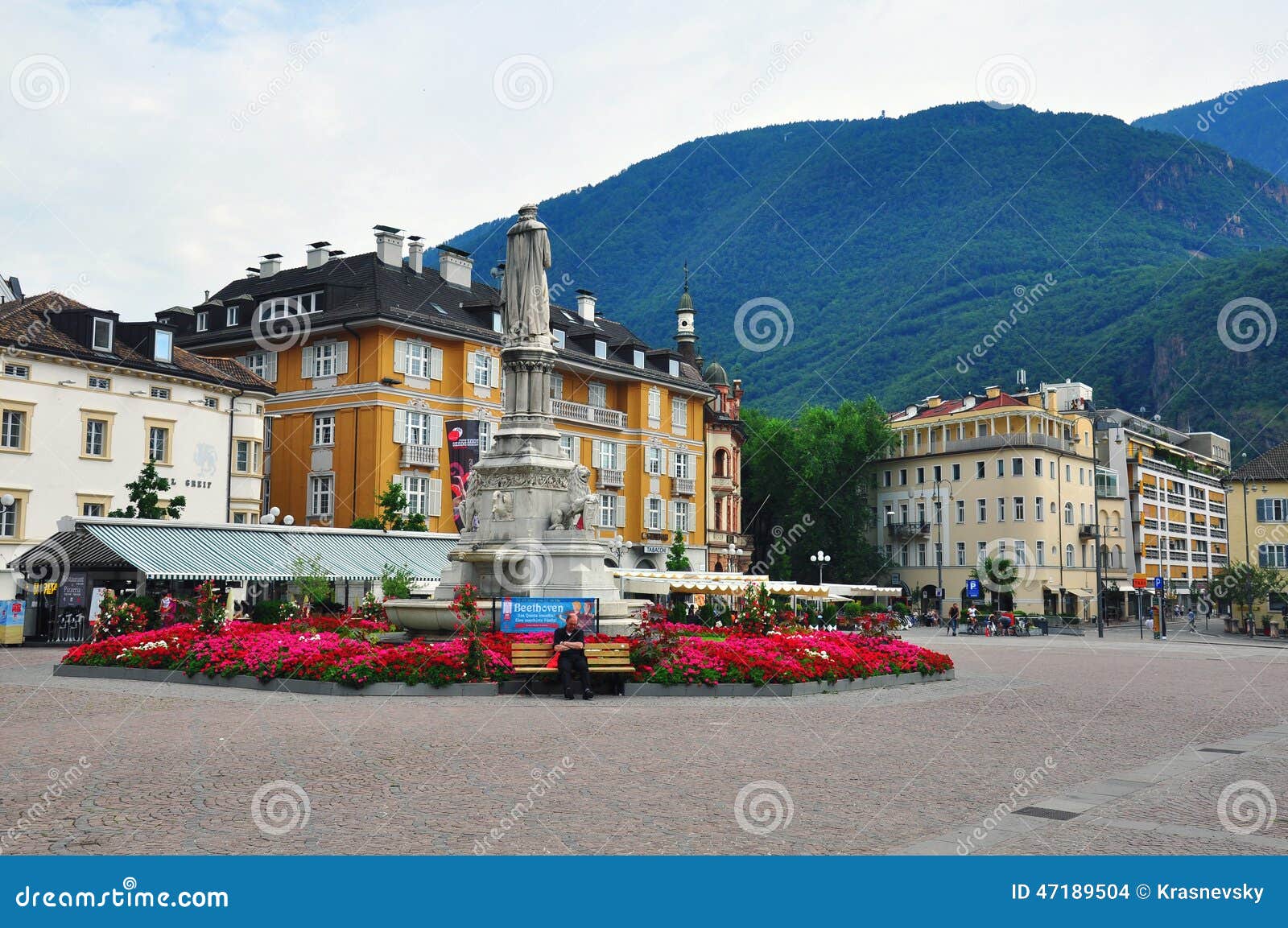 Bozen-Stadtplatz, Italien redaktionelles stockbild. Bild von ernstlich ...