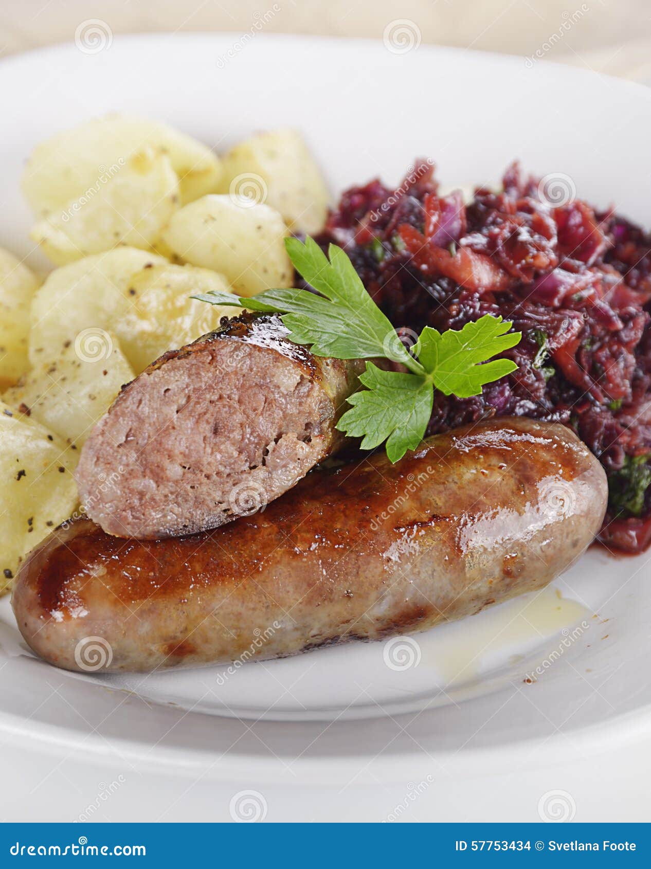 Braadworst Met Kool En Aardappels Stock Foto - Image of maaltijd, worst ...