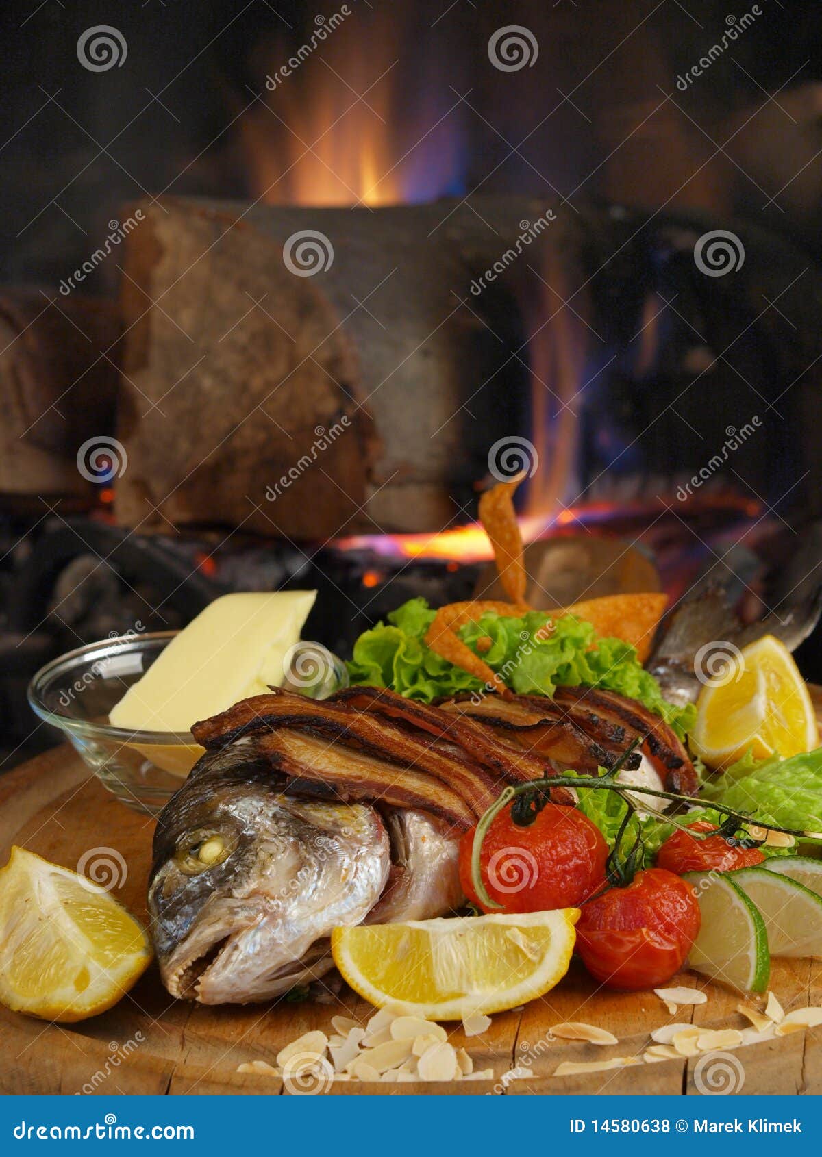 Brachsen in den Mandeln stockfoto. Bild von brachsen - 14580638