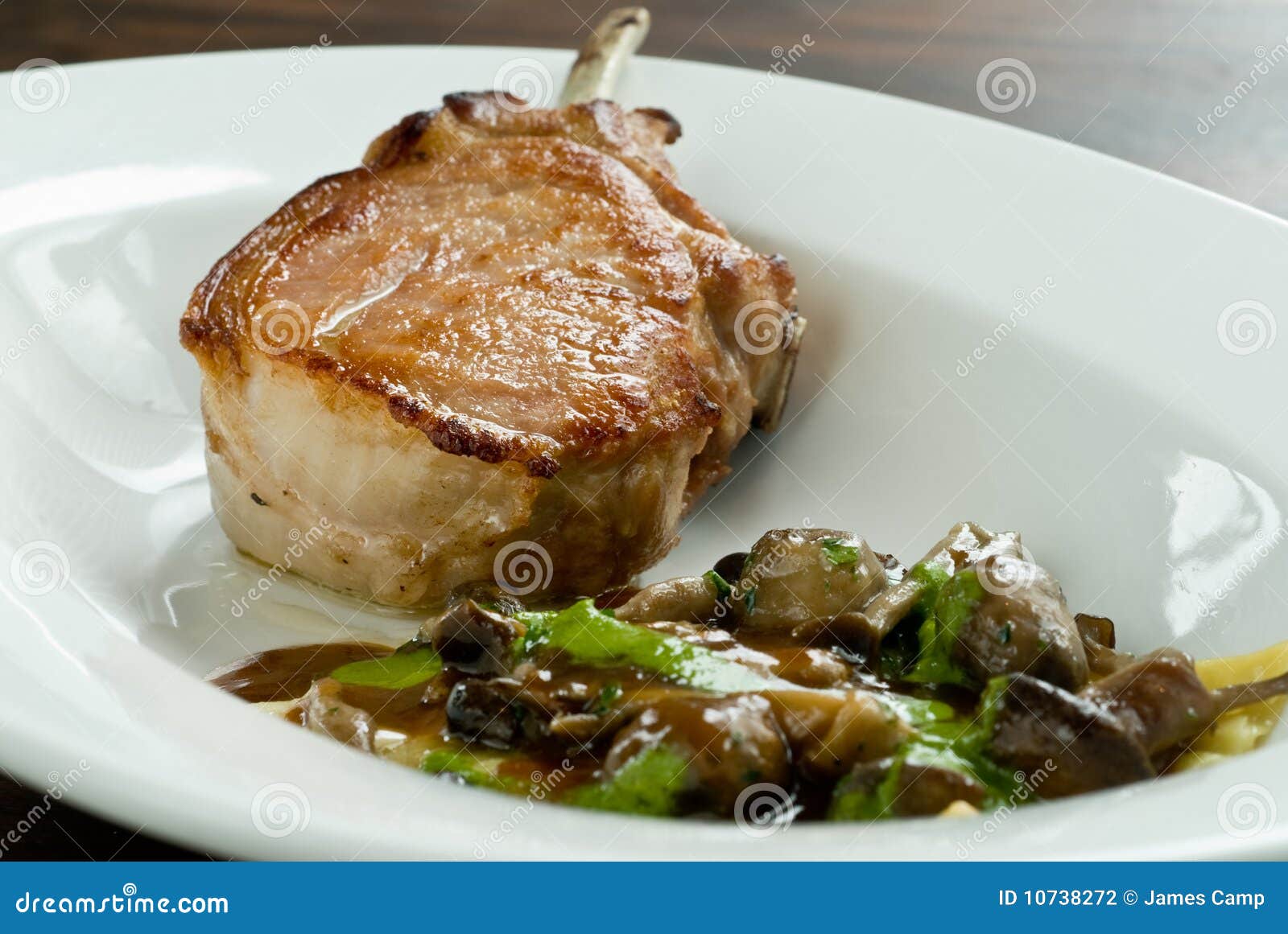 Braciola di maiale fotografia stock. Immagine di orizzontale - 10738272