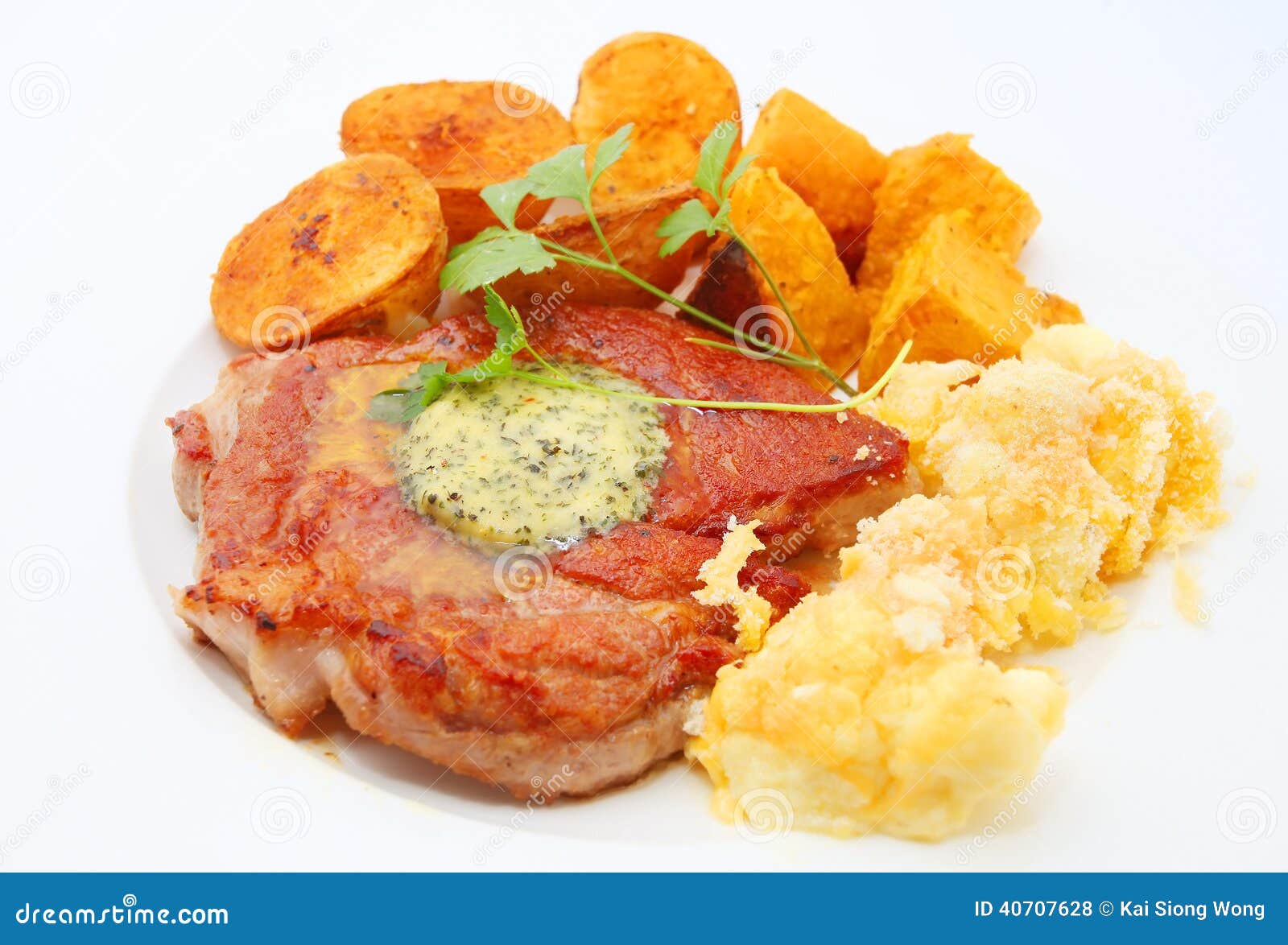 Braciola di maiale cotta fotografia stock. Immagine di griglia - 40707628