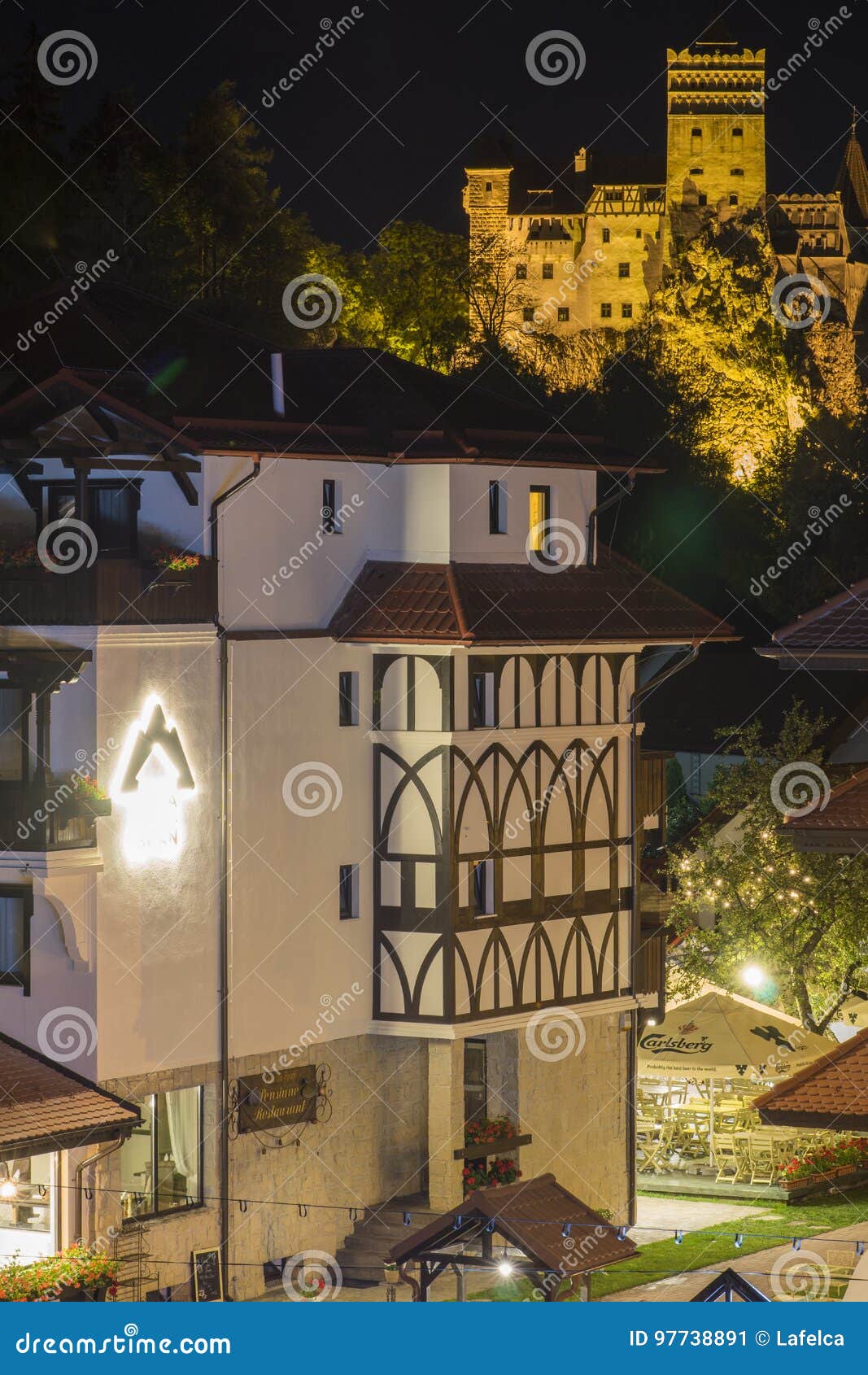 Bran castle editorial photo. Image of draculas, night - 97738891