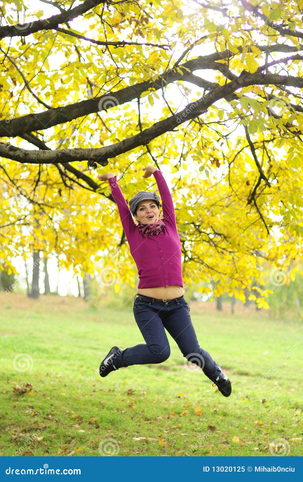 Brancher Libre De Jeune Fille Image stock - Image du arbre, smiley ...