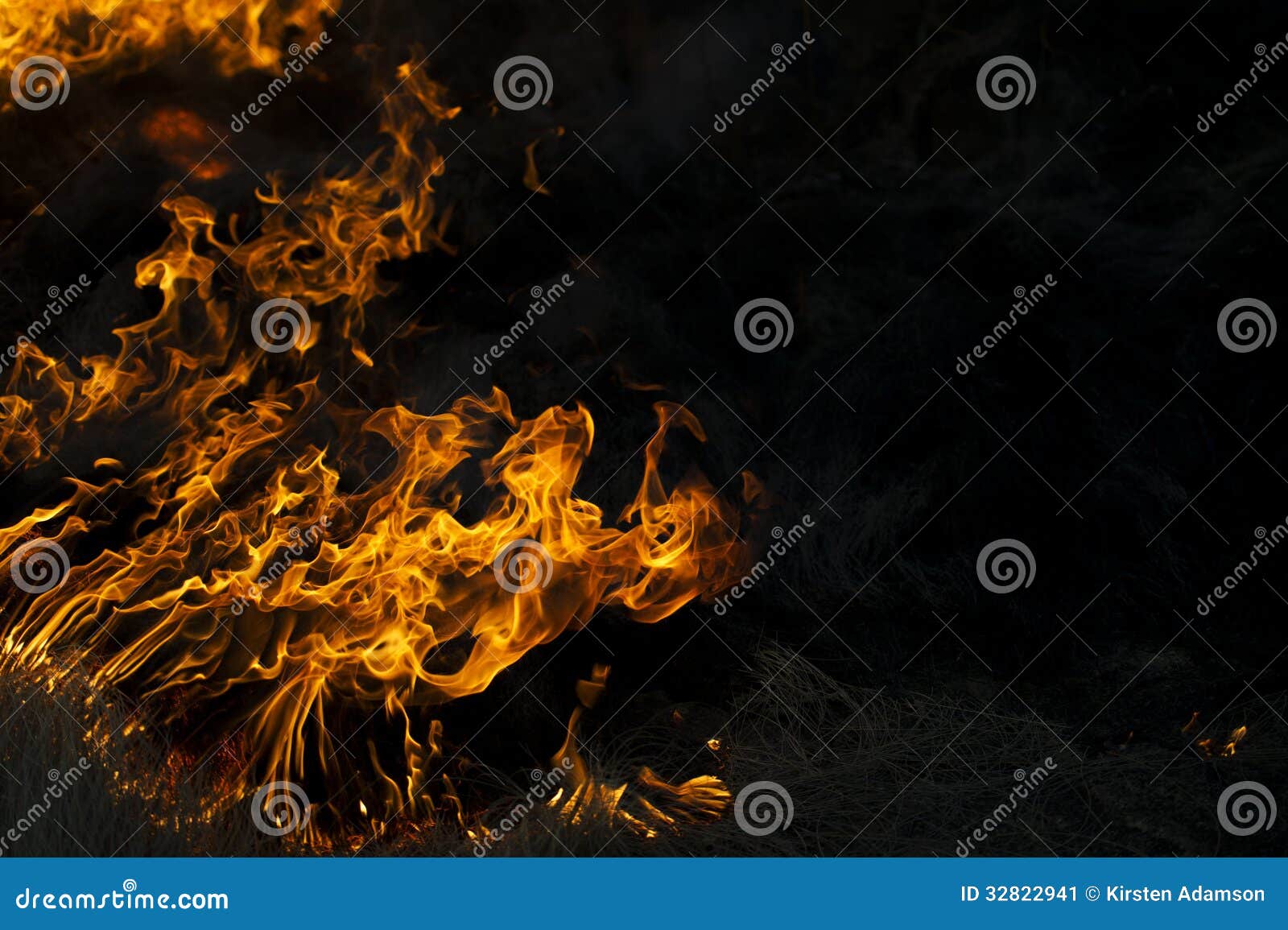 BRAND! stock afbeelding. Image of draak, helder, donker - 32822941