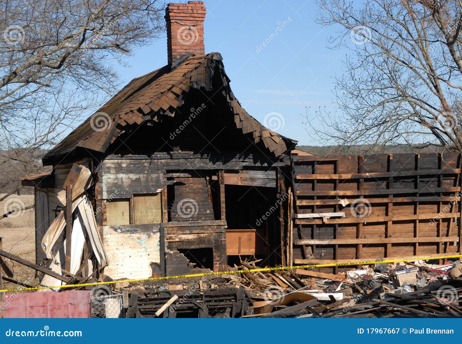 Brand Beschadigd Huis stock afbeelding. Image of schade - 17967667