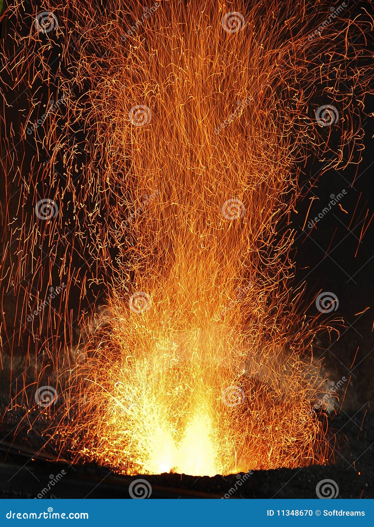 BRAND EN DE ABSTRACTE ACHTERGROND VAN VLAMMEN Stock Foto - Image of ...