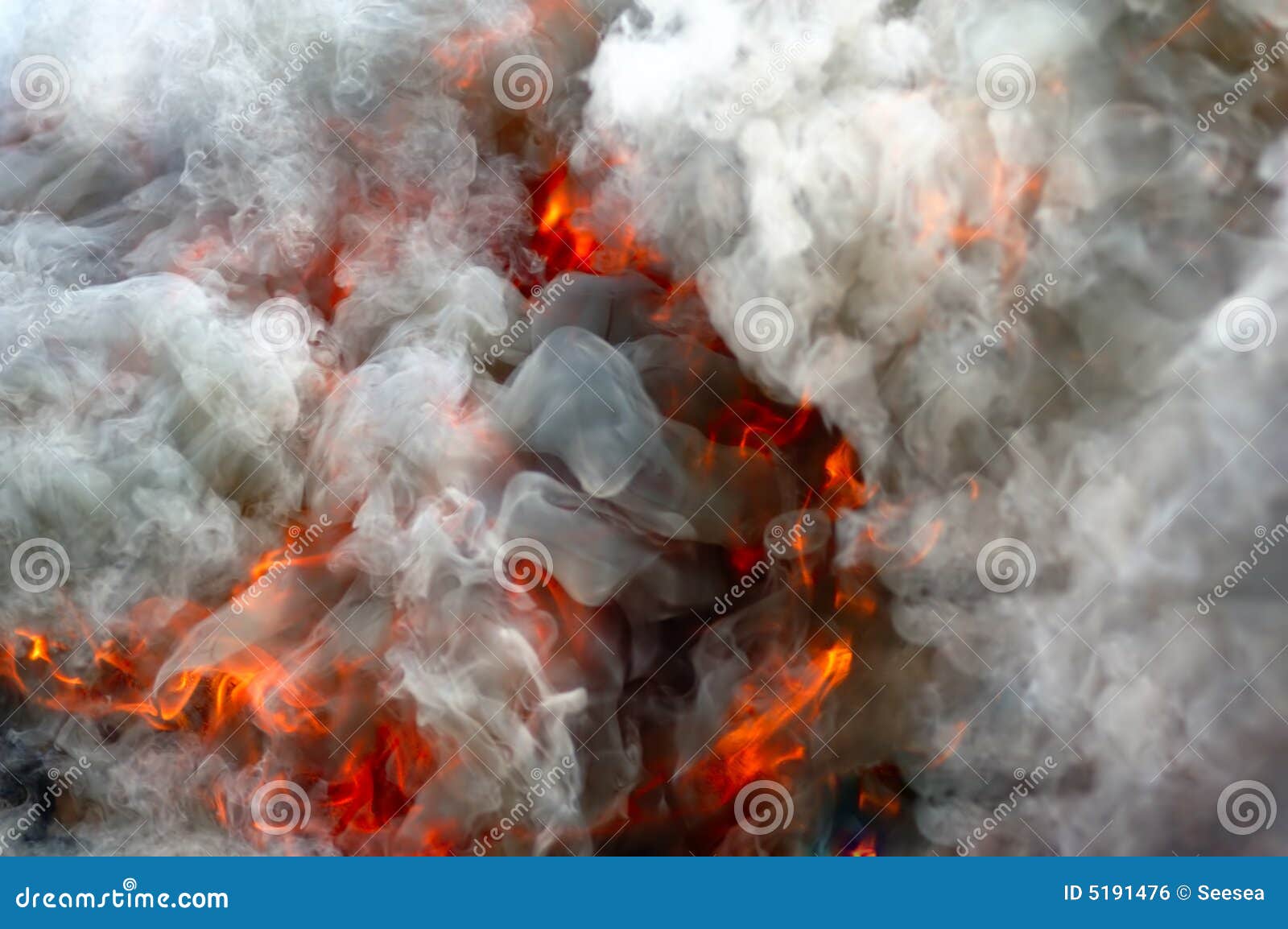 Brand en rook stock foto. Image of nave, heet, hoog, brand - 5191476