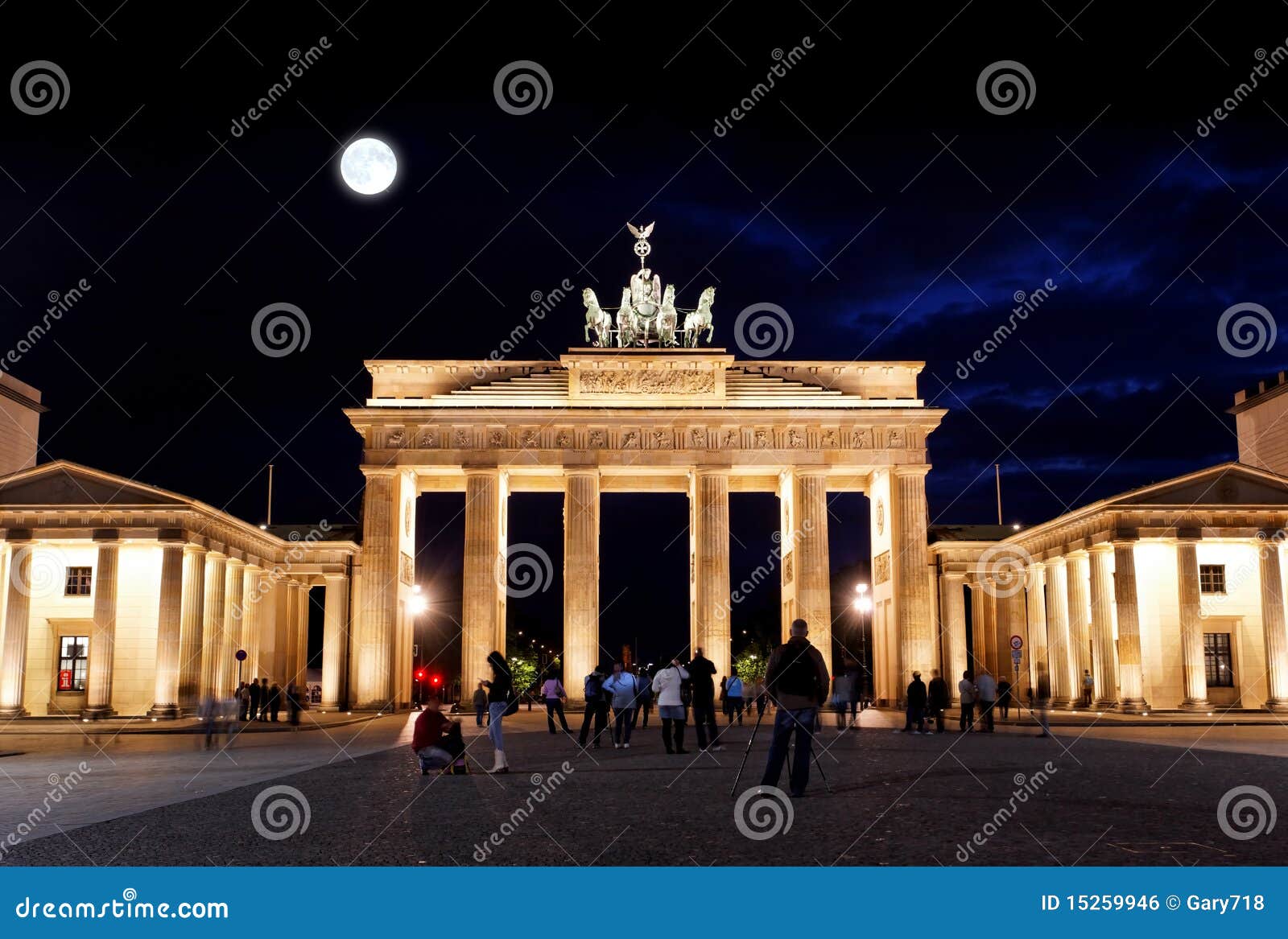 BRANDENBURG GATE at Night in Berlin Editorial Photo - Image of building ...