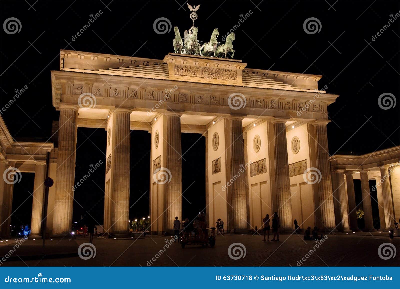Brandenburg Gate at night stock photo. Image of evening - 63730718