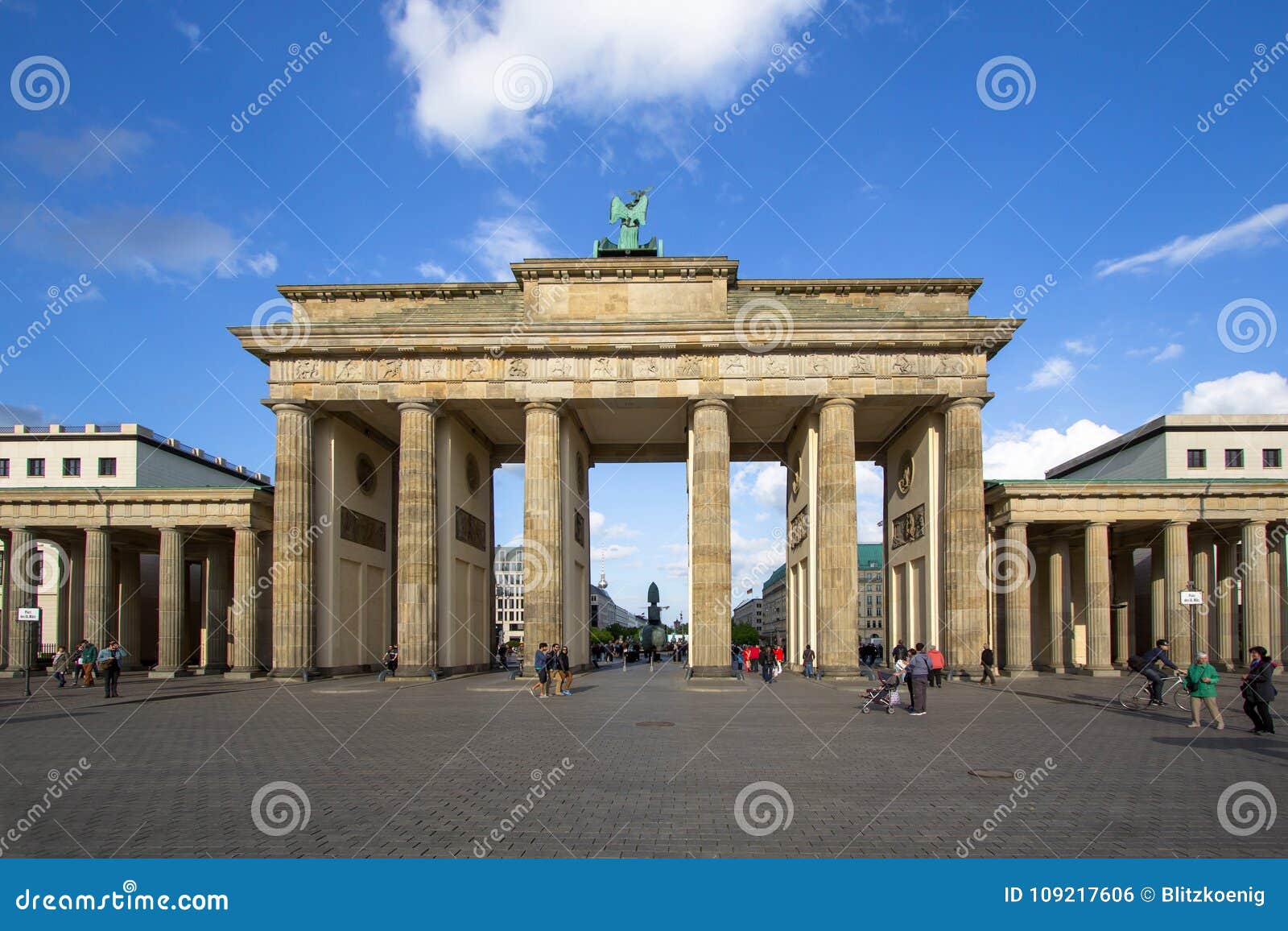 Brandenburger Tor in Berlin Editorial Photo - Image of panorama ...