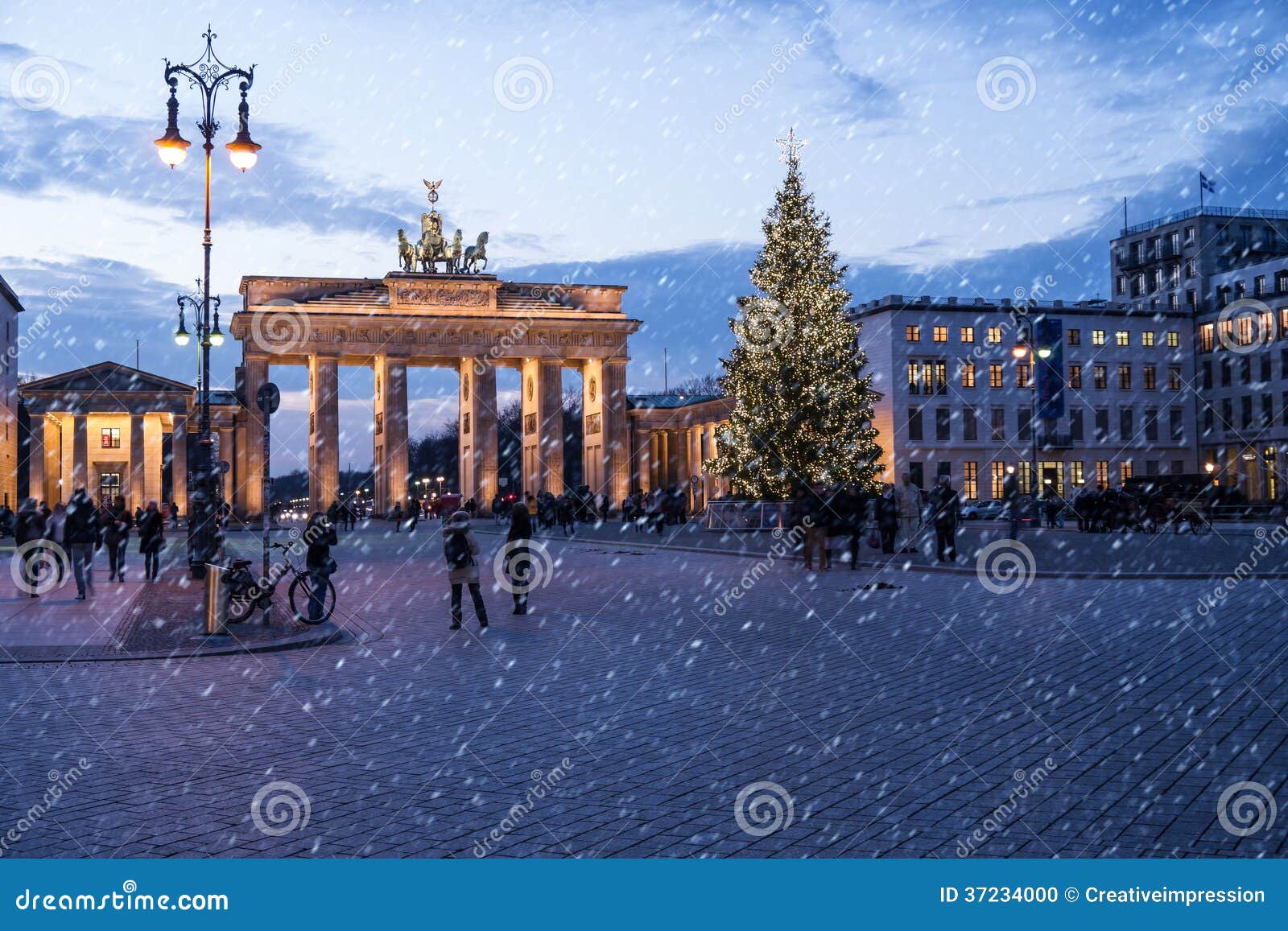 Brandenburger Tor in Winter Stock Photo - Image of travel, winter: 37234000