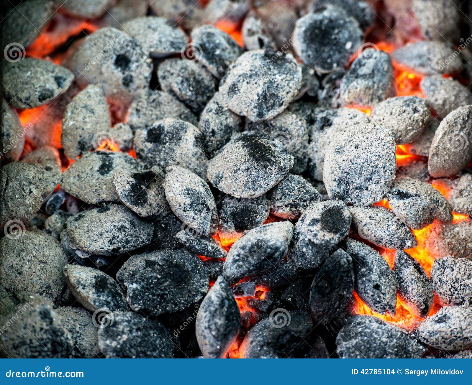Brandende Houtskool stock foto. Image of klusje, roet - 42785104