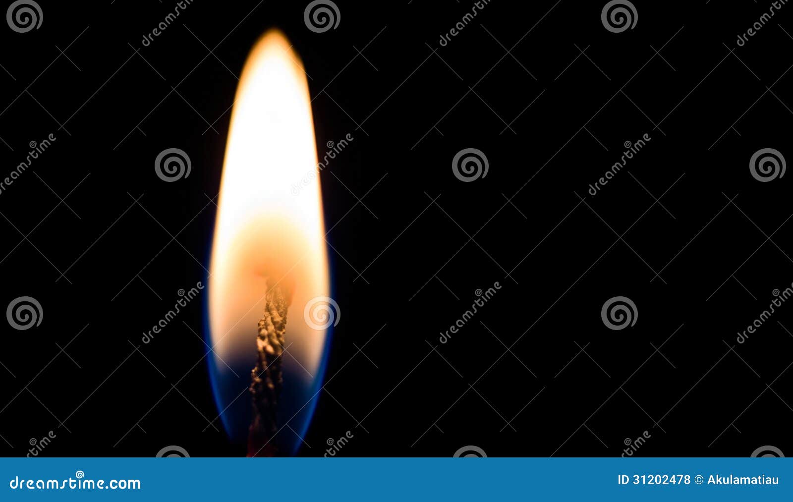 Brandende Kaarsvlam stock foto. Image of geel, kaarslicht - 31202478