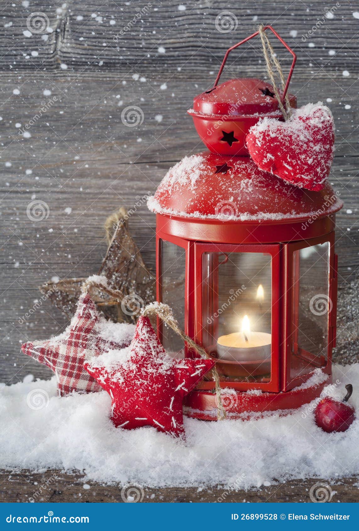 Brandende lantaarn stock foto. Image of seizoen, lantaarn - 26899528