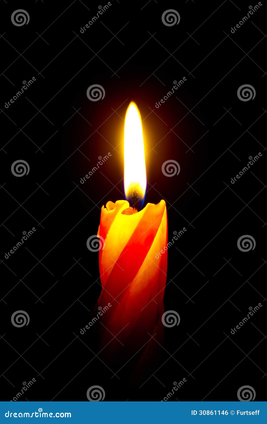 Brandende rode kaars stock foto. Image of spiritualiteit - 30861146