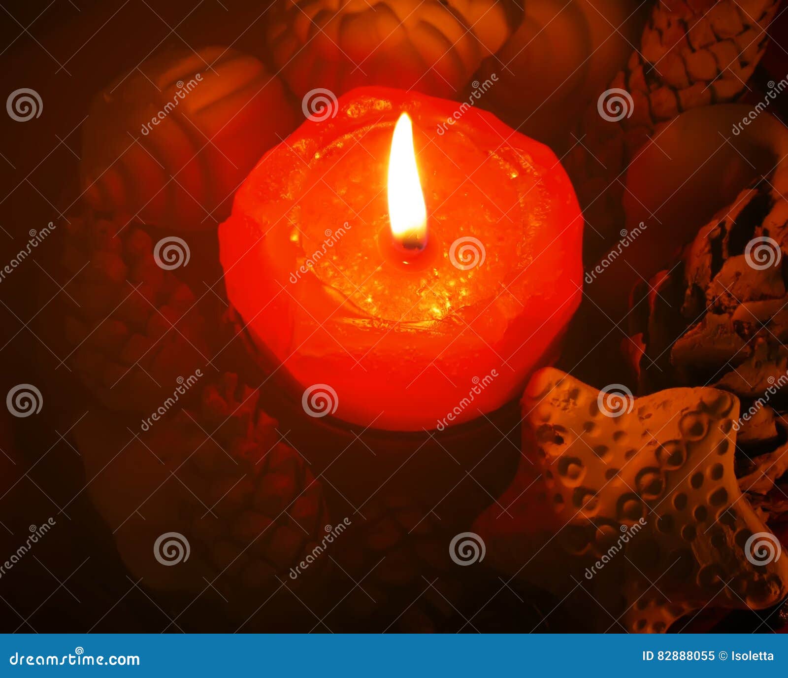 Brandende rode kaarsvlam stock afbeelding. Image of hitte - 82888055