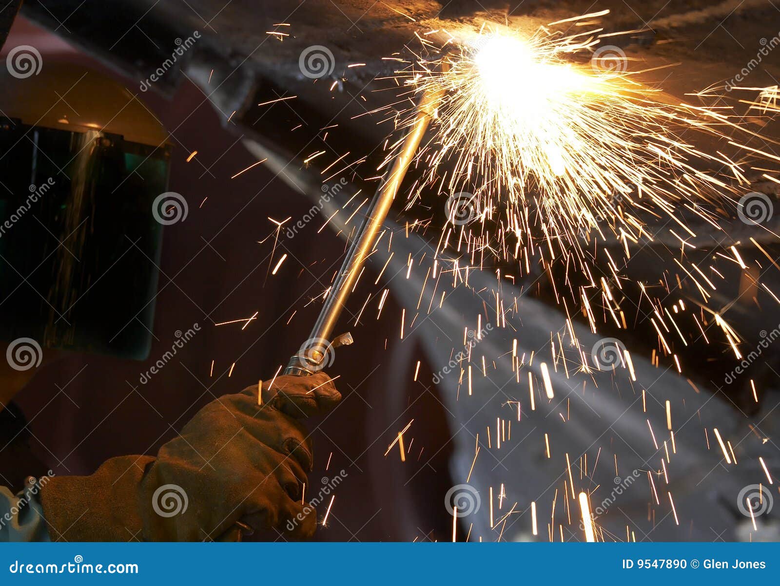 Brander stock foto. Image of zaken, staal, hitte, mens - 9547890